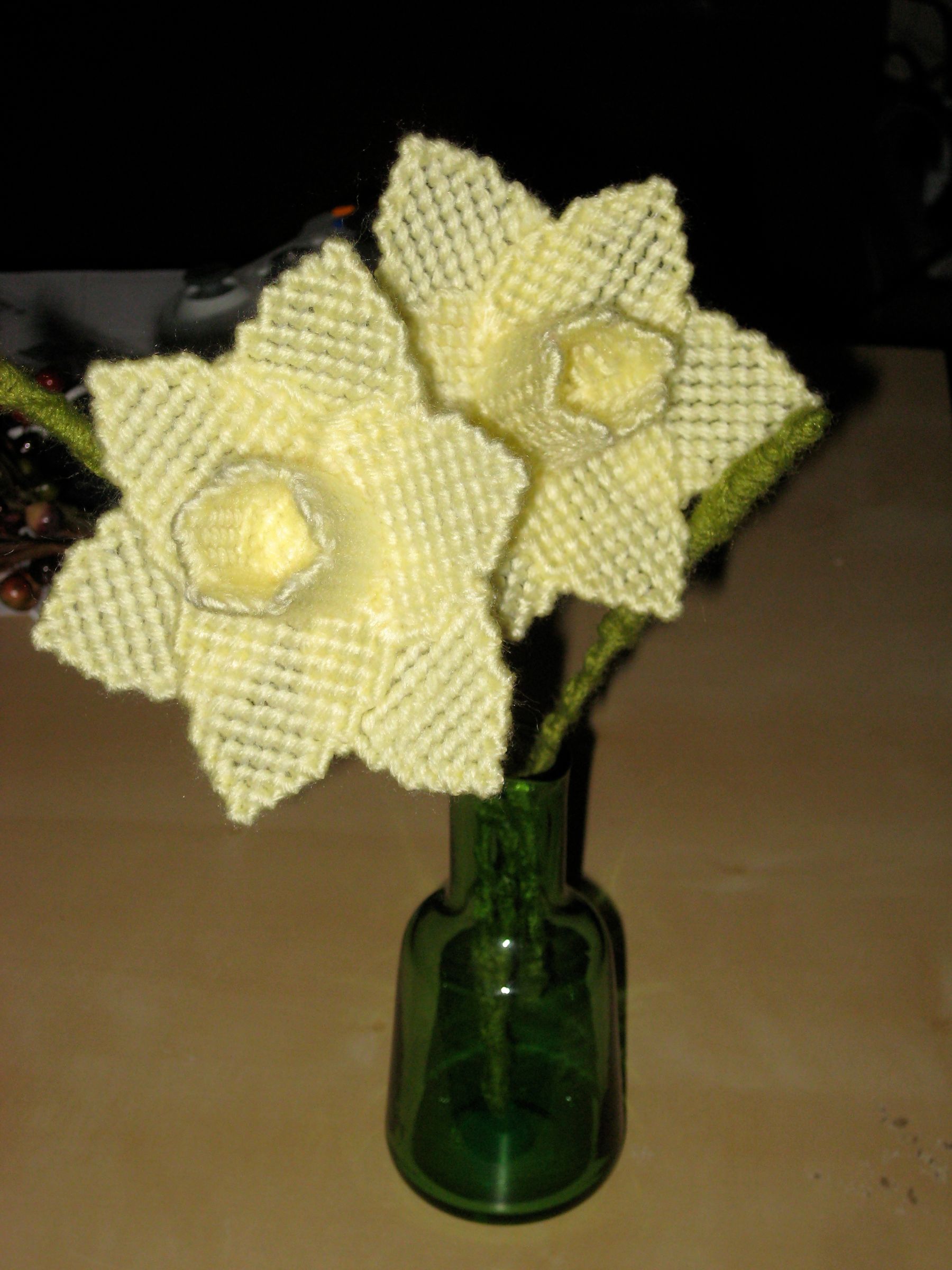 Plastic Canvas Yarn Daffodils : 7 Steps - Instructables