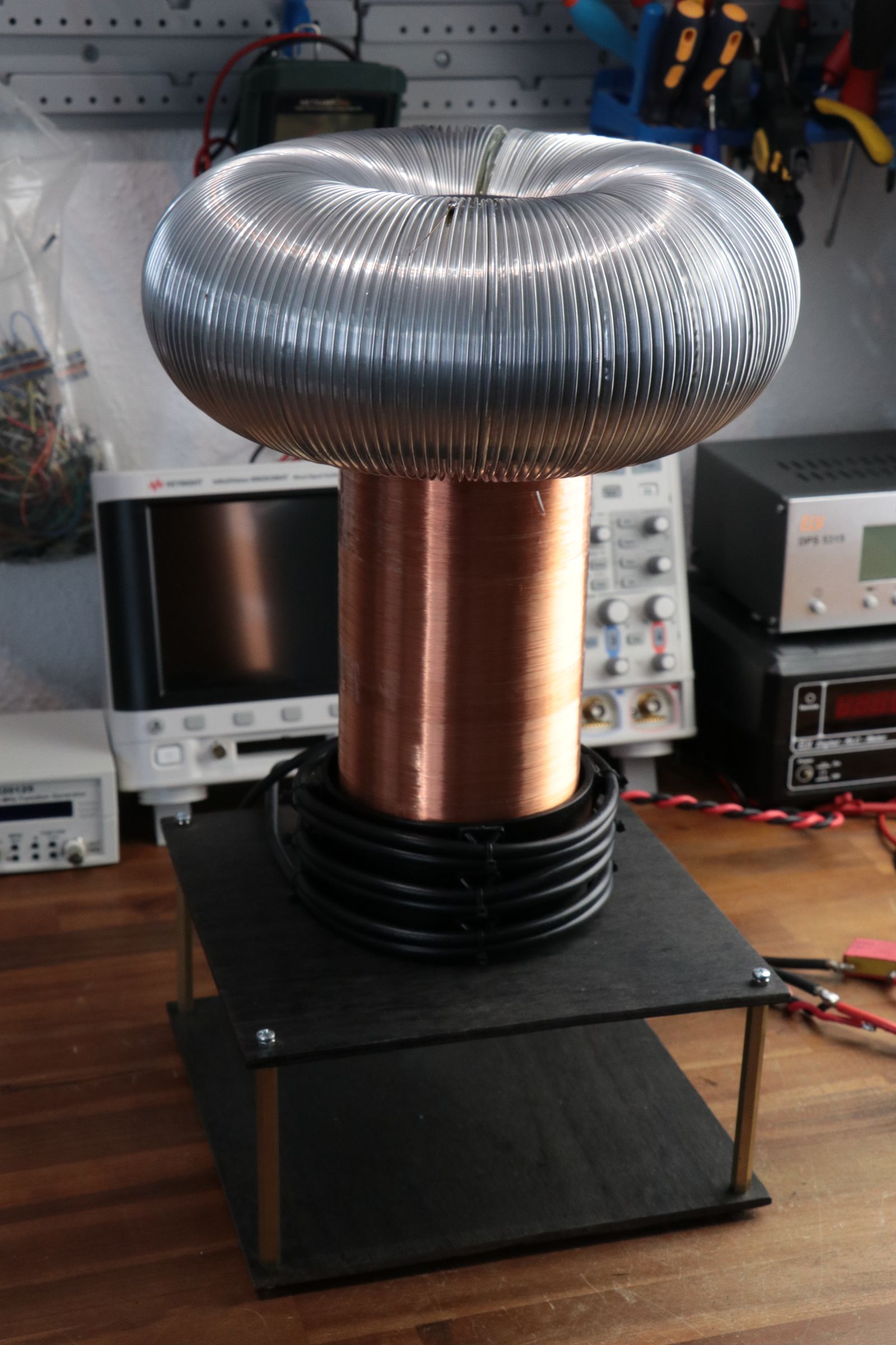 Make Your Own Tesla Coil : 5 Steps (with Pictures) - Instructables