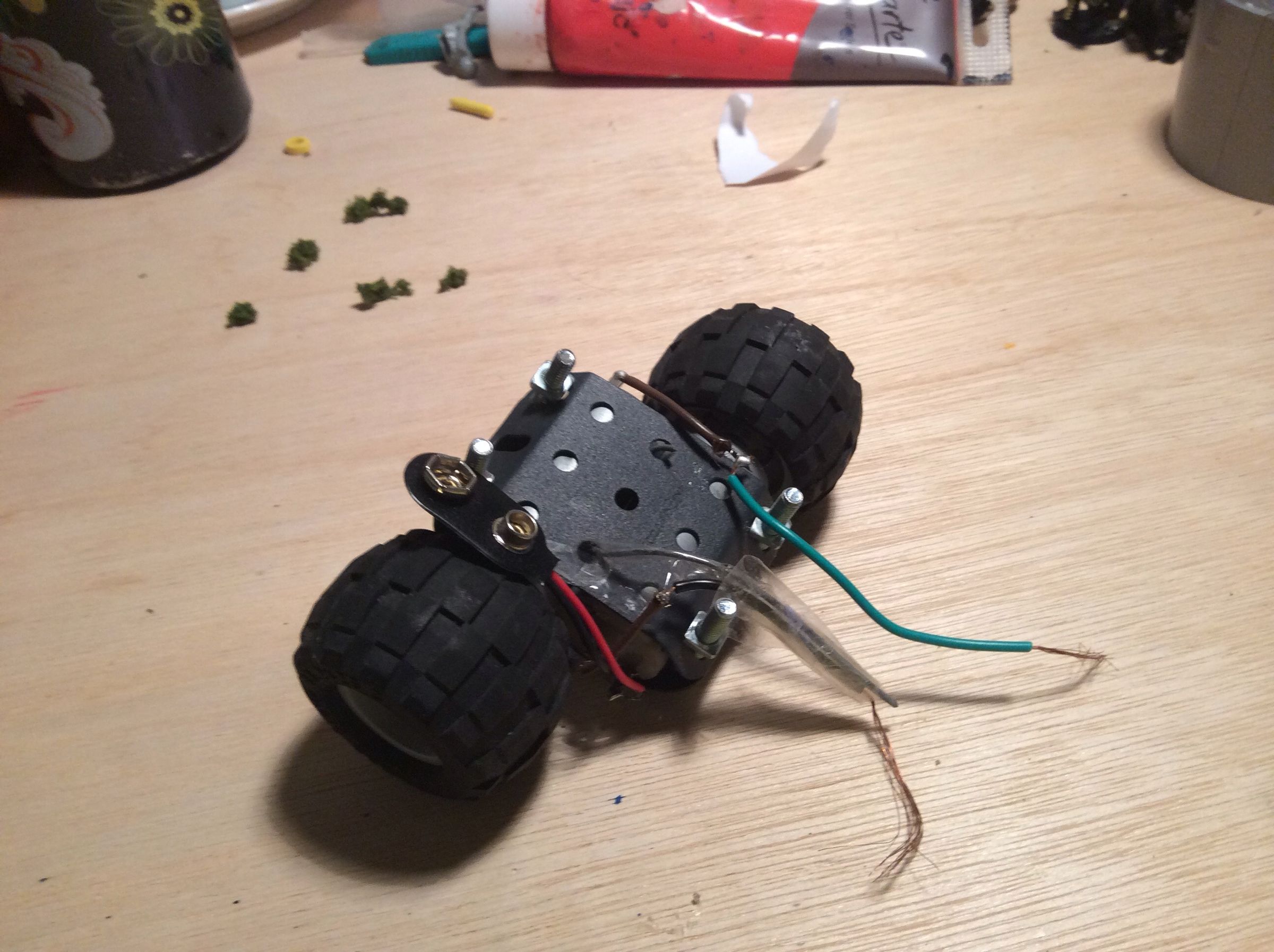 How to Make Really Simple Sumo Bot : 4 Steps - Instructables