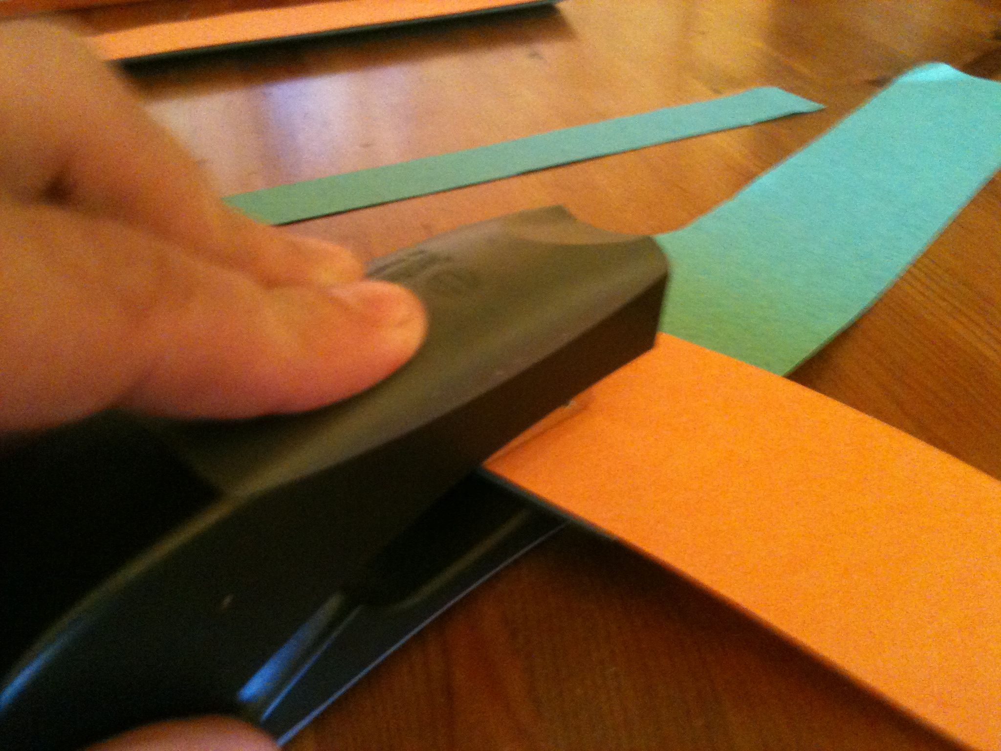 Simple Springy Paper Chain - Instructables