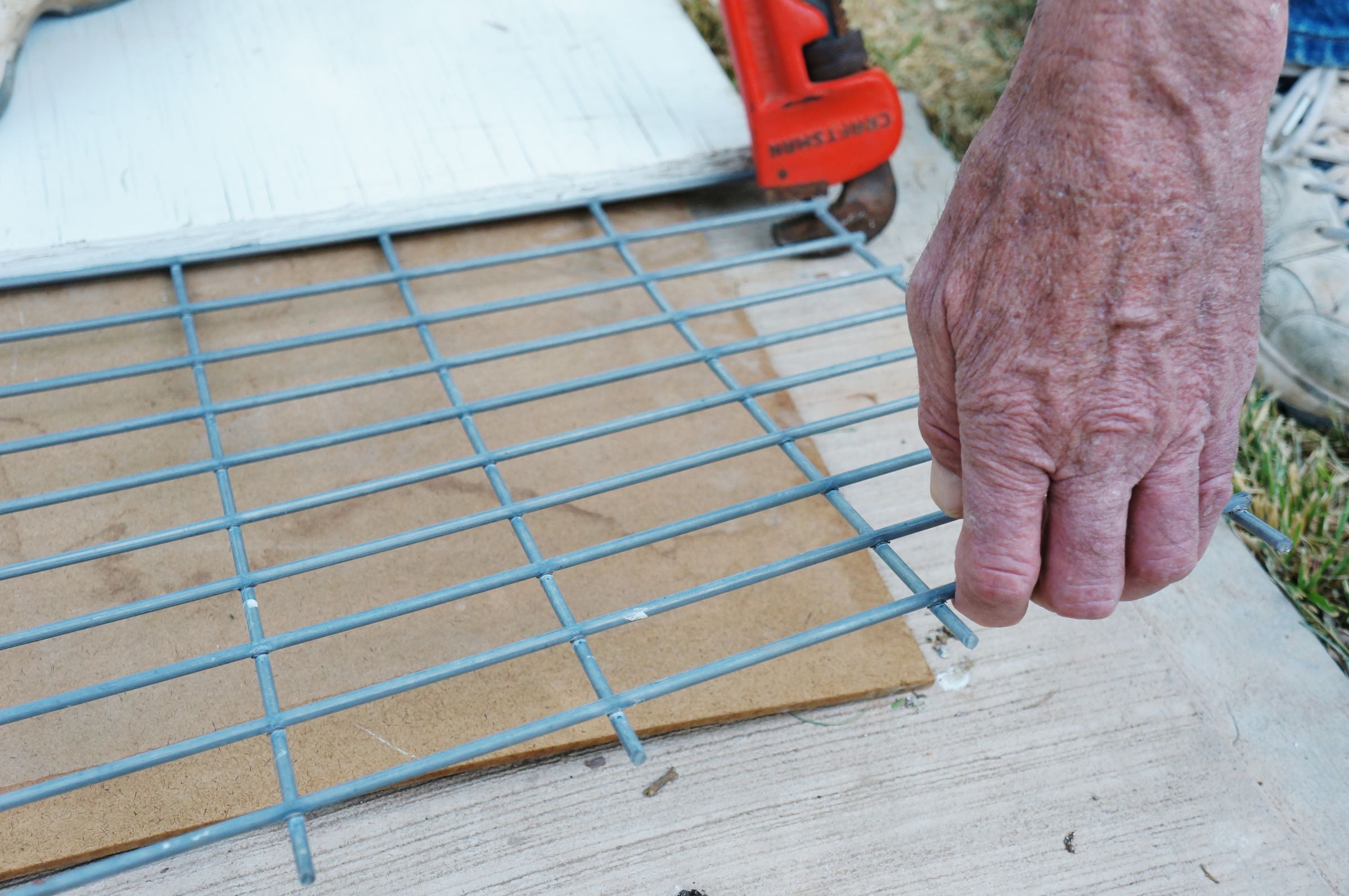 Cheap Easy Dog Run to Build : 6 Steps - Instructables