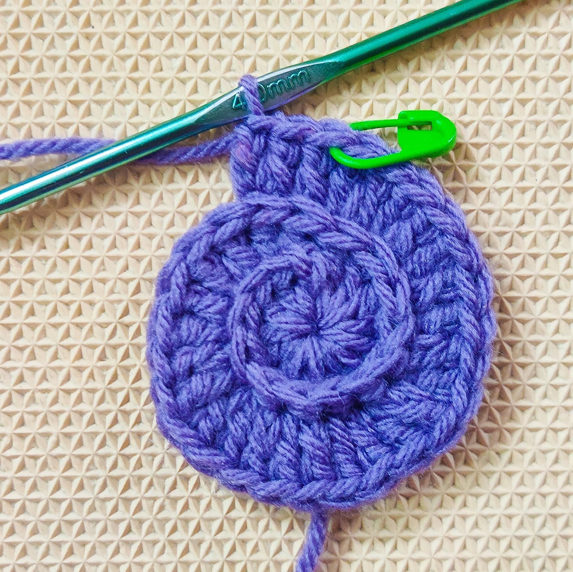 Crochet Seamless Spiral Circle With Raised Ridges : 7 Steps (with ...