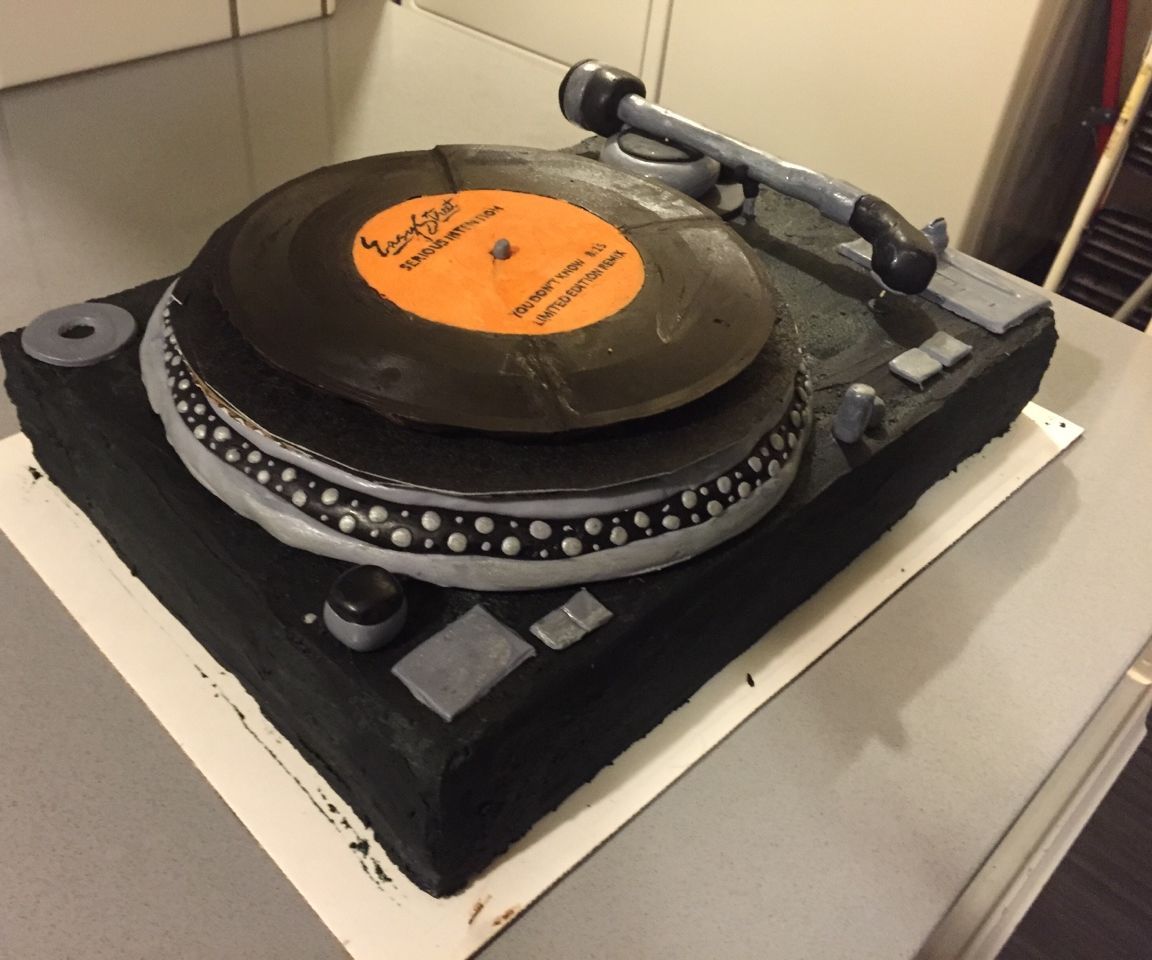 Technics Turntable DJ Cake (with Spinning Chocolate Record) (with ...