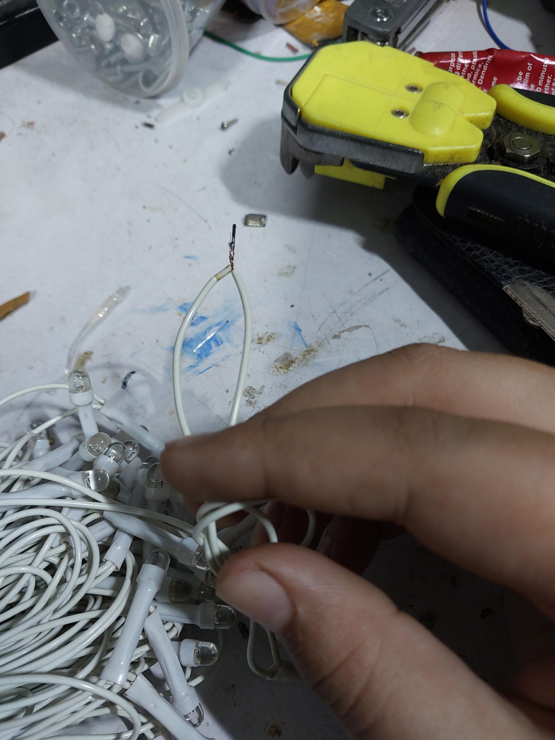 How to Easily Fix Broken Christmas Lights:Don't Throw Them Out! : 5 Steps - Instructables
