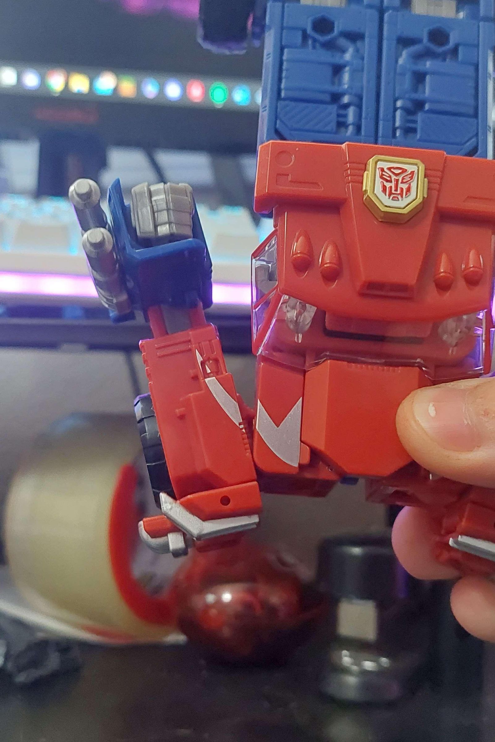 How to Convert Legacy Armada Optimus Prime From Core Robot to Truck and ...
