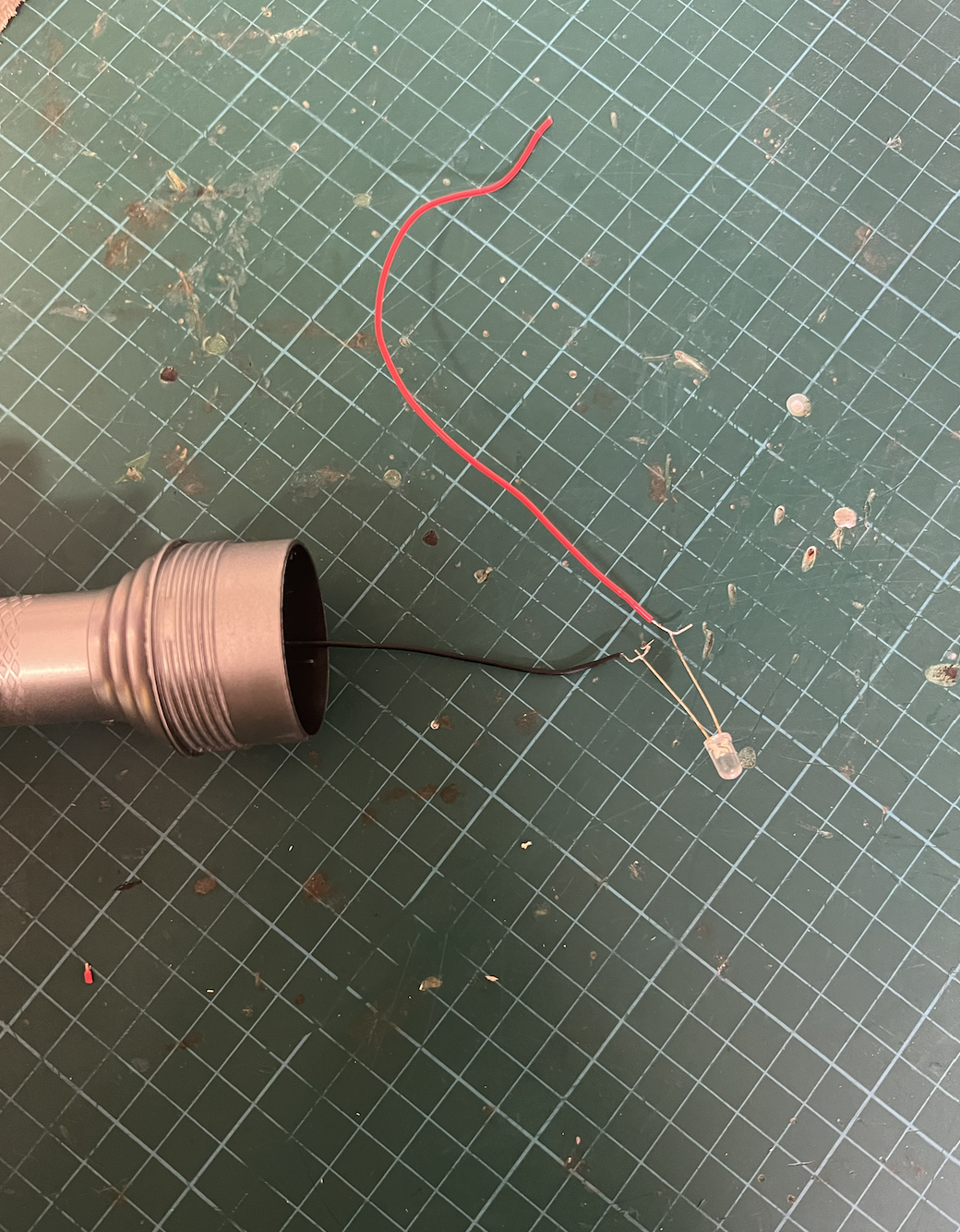 How to Fix a Broken Flashlight : 5 Steps - Instructables