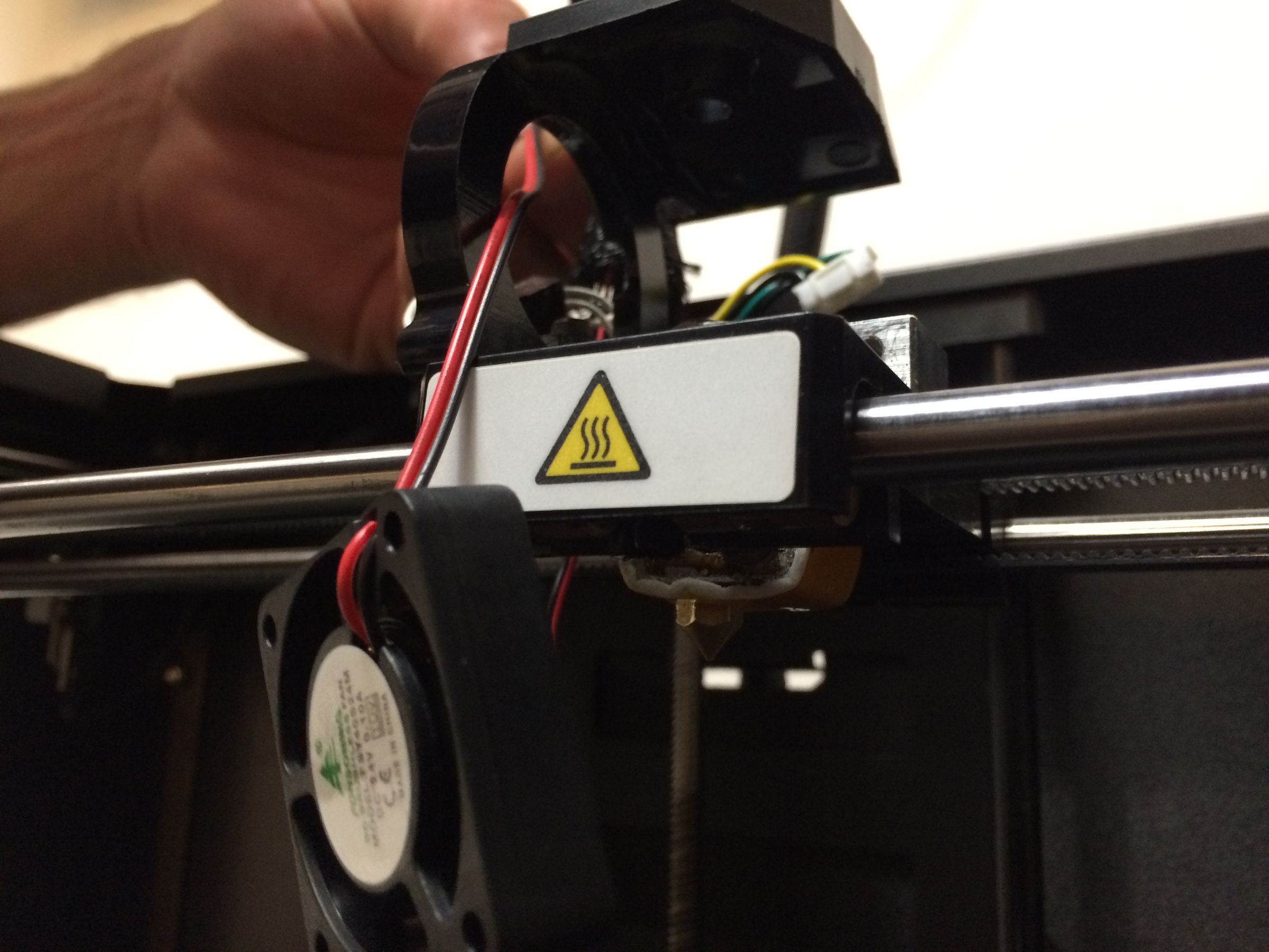 Replacing Front Fan on Makerbot Replicator 2: : 8 Steps - Instructables