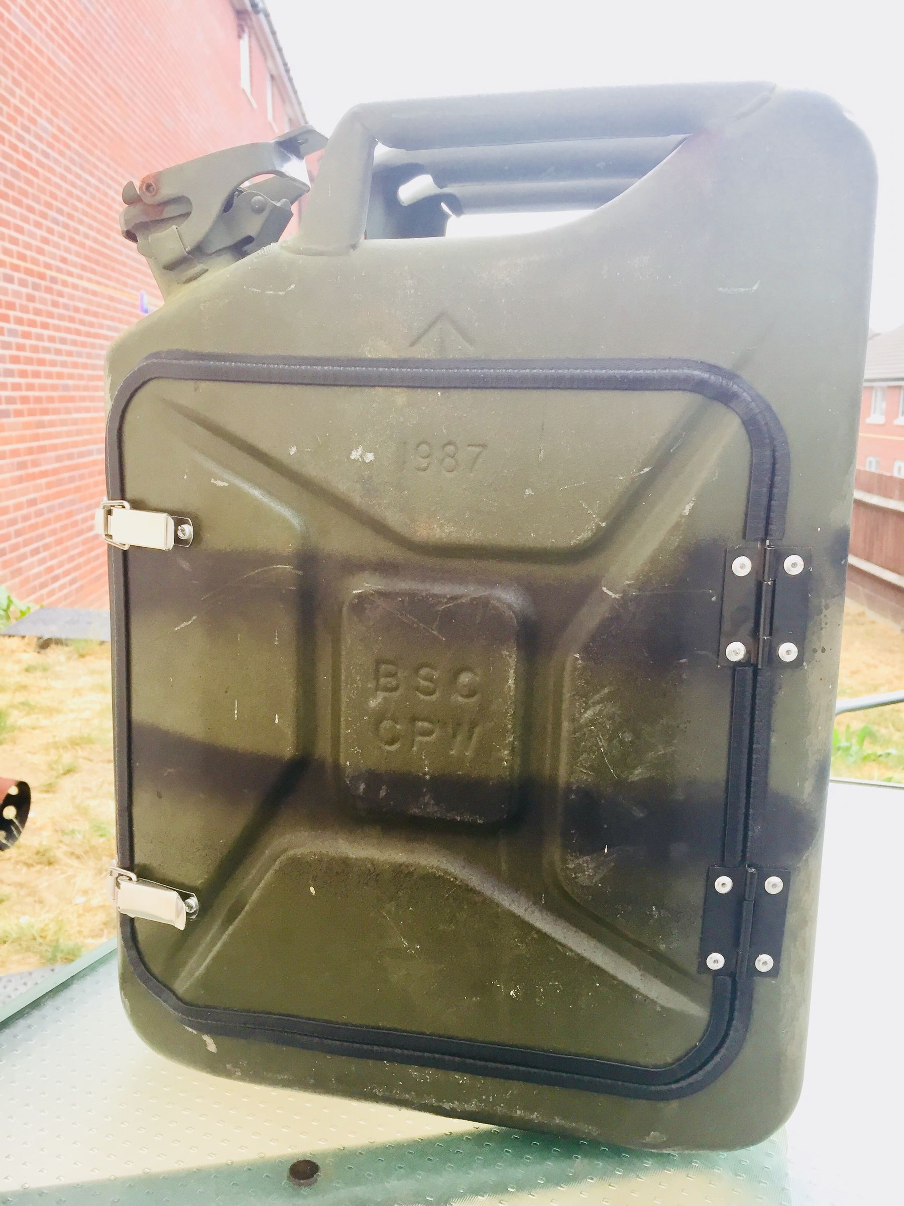 How to Make a Mini Bar From Jerry Can : 10 Steps (with Pictures ...