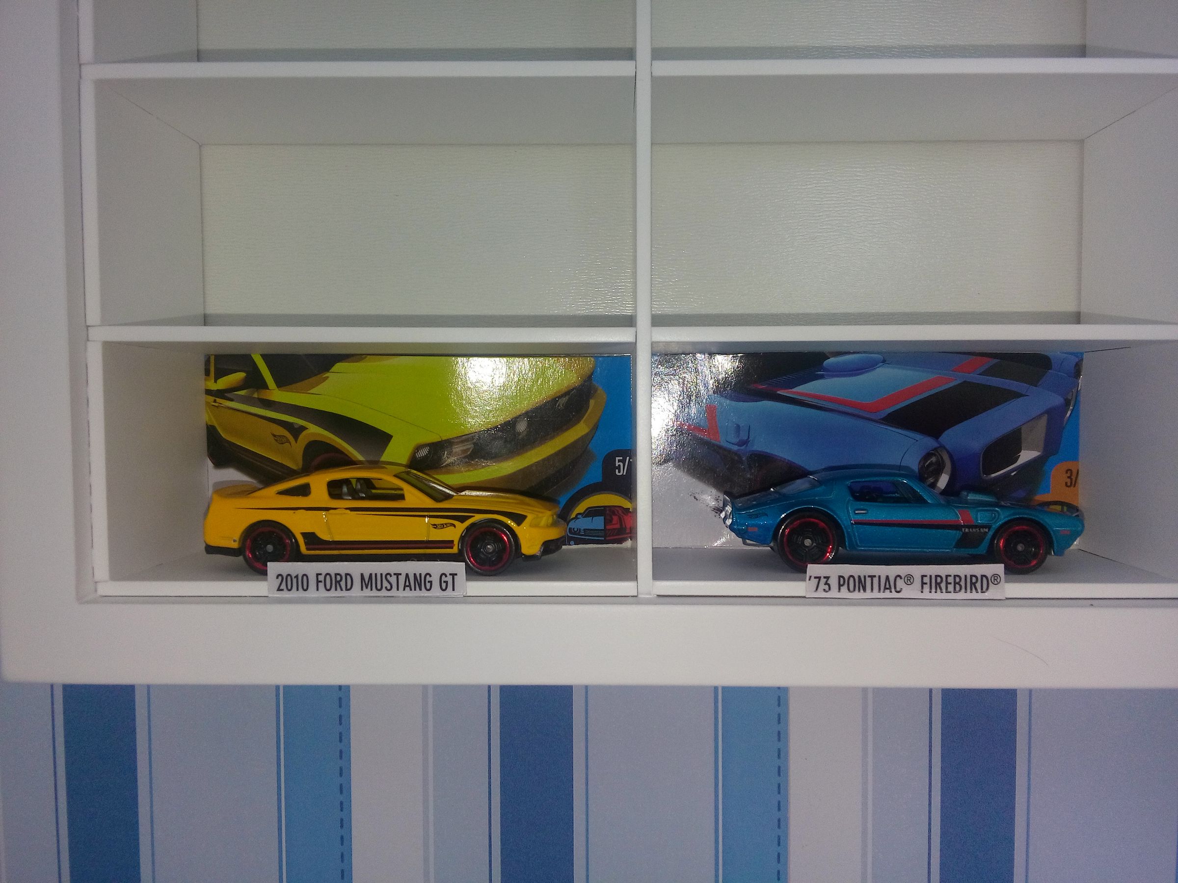 Hotwheels & Matchbox Frame Shelf Background Made by Its Own Package : 6 ...