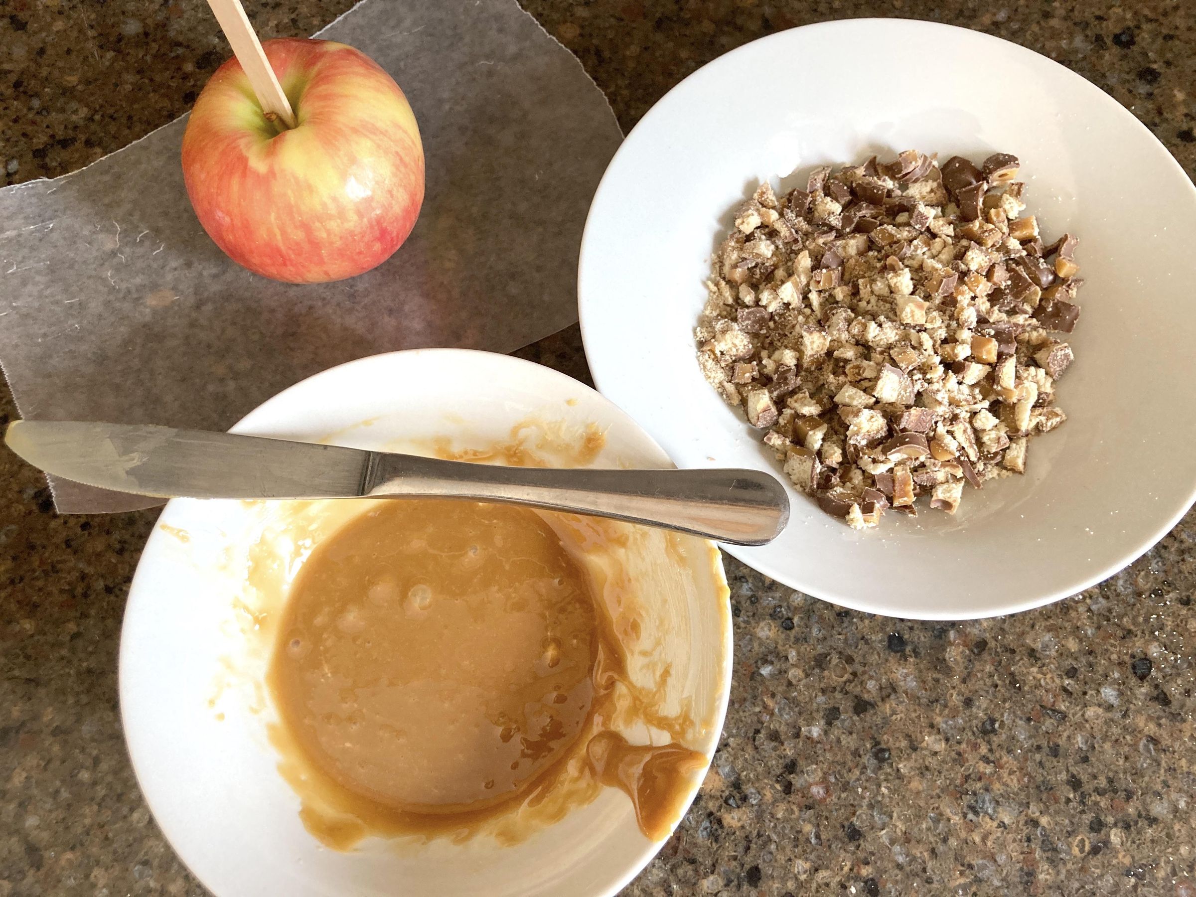 Candy Bar Caramel Apples : 7 Steps (with Pictures) - Instructables