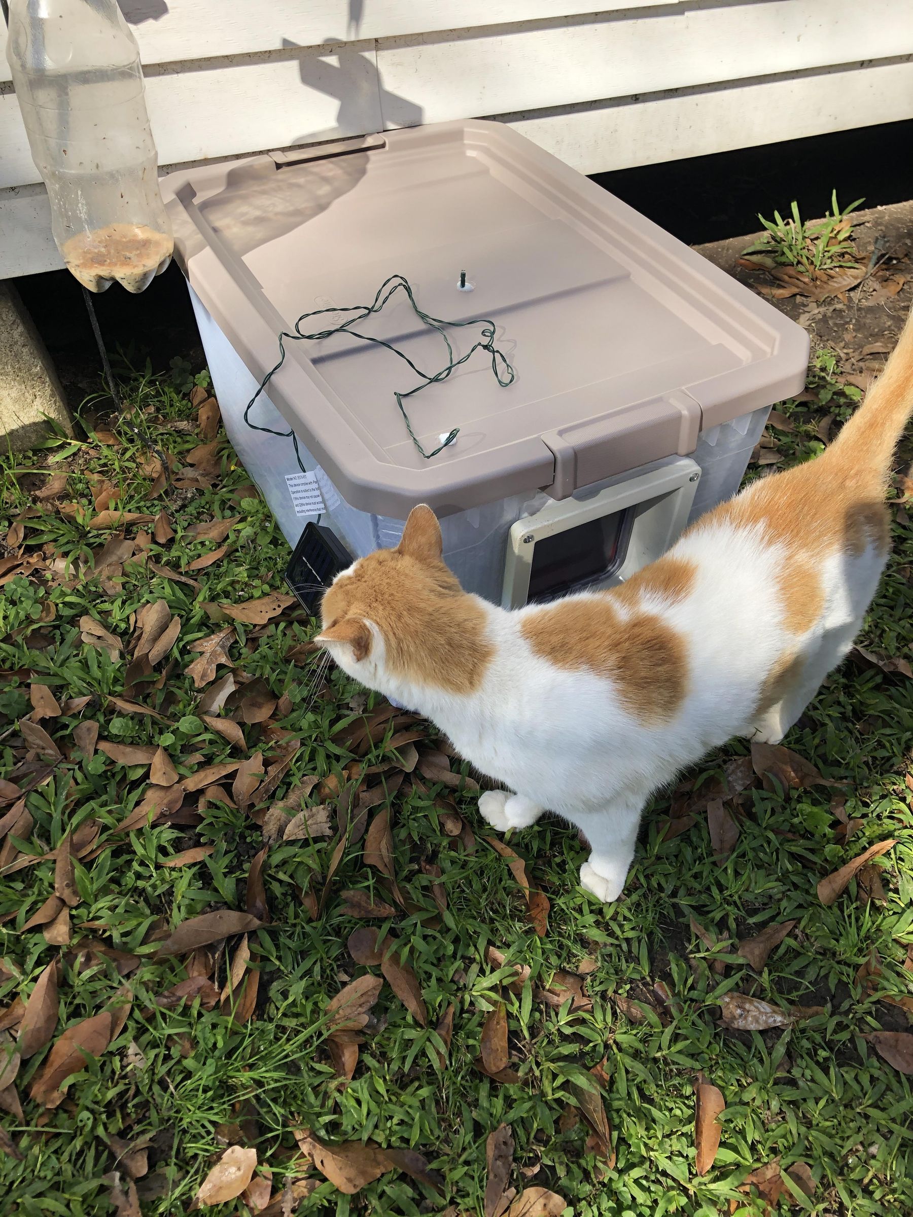How to Make a Solar Powered Cat House Out of a 19 Gallon Tote : 4 Steps ...