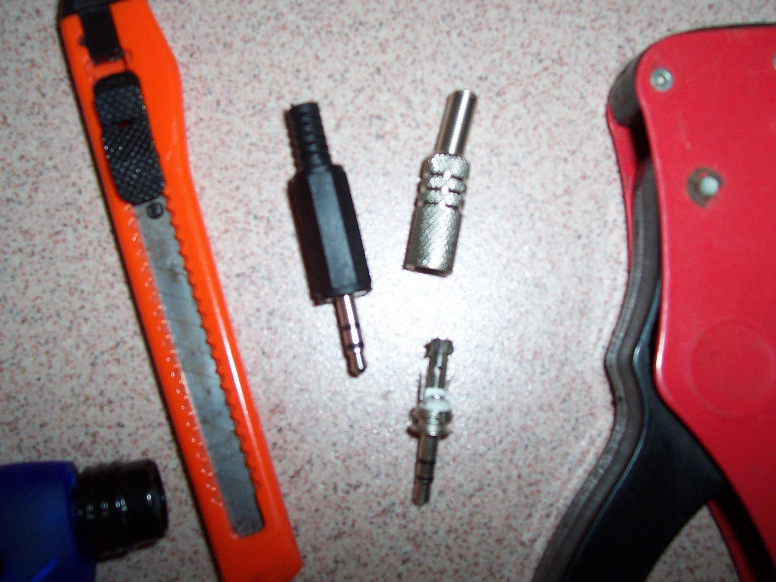 Replacing the Jack on a Pair of Headphones : 7 Steps (with Pictures ...