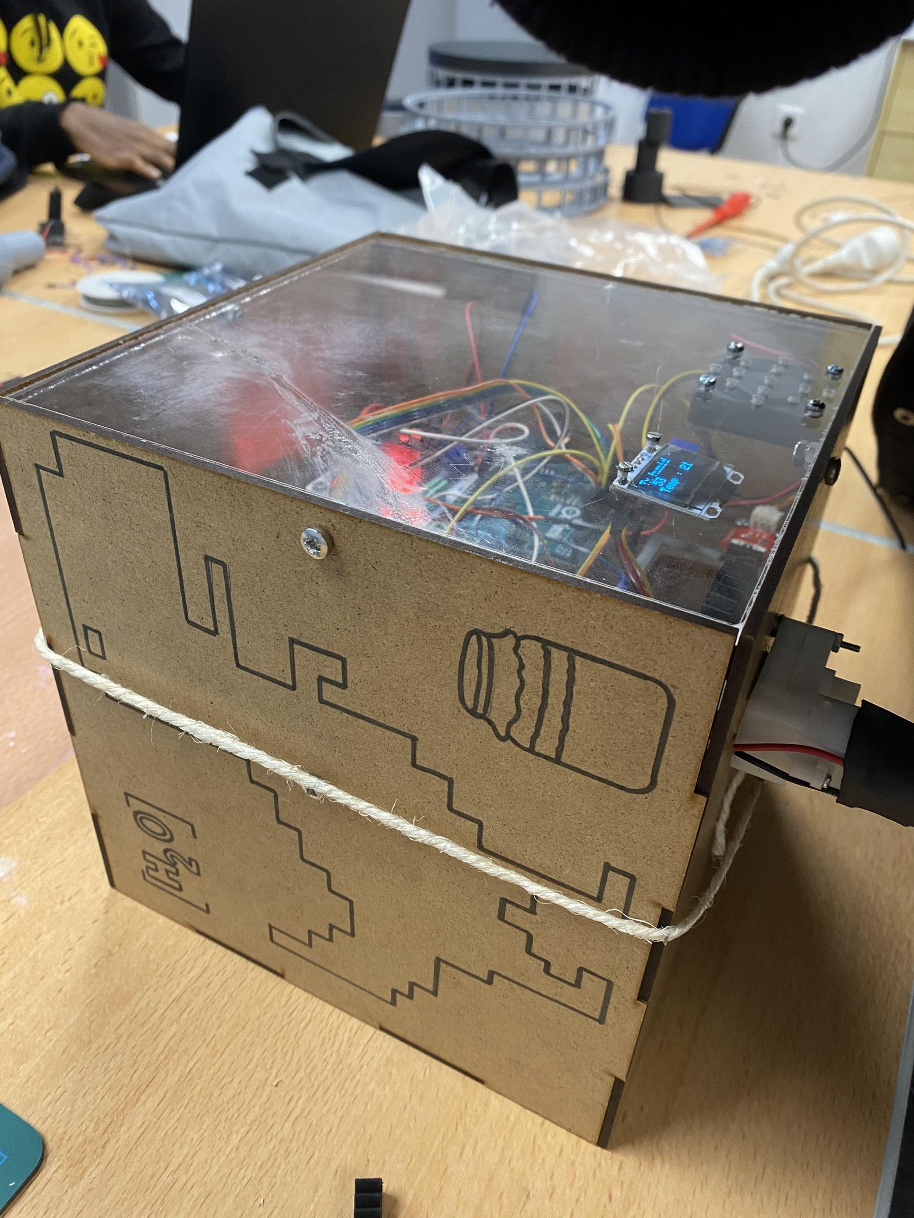 Automatic Ventilation With a Hatch : 7 Steps - Instructables