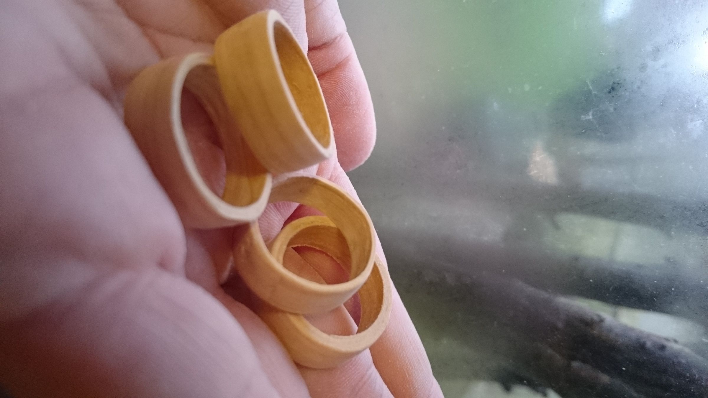 Pallet Wood Ring From a Single Wood Shaving : 5 Steps (with Pictures ...