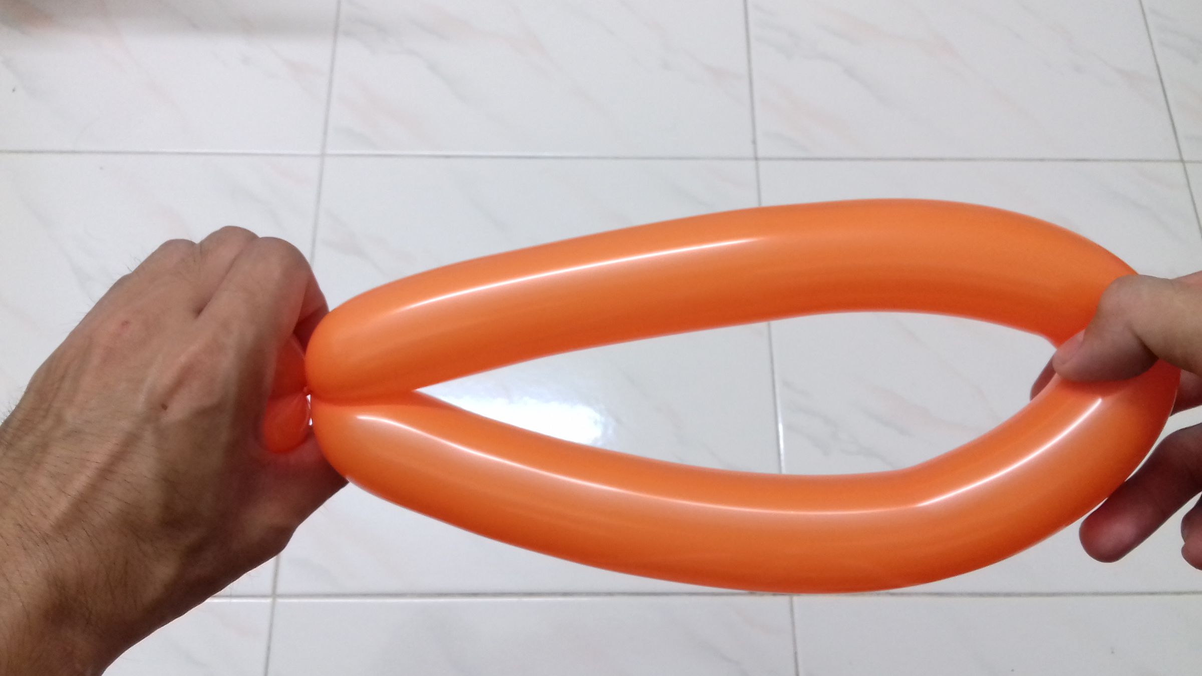 Balloon Twisting- Basic Skills- Types of Twists : 4 Steps - Instructables