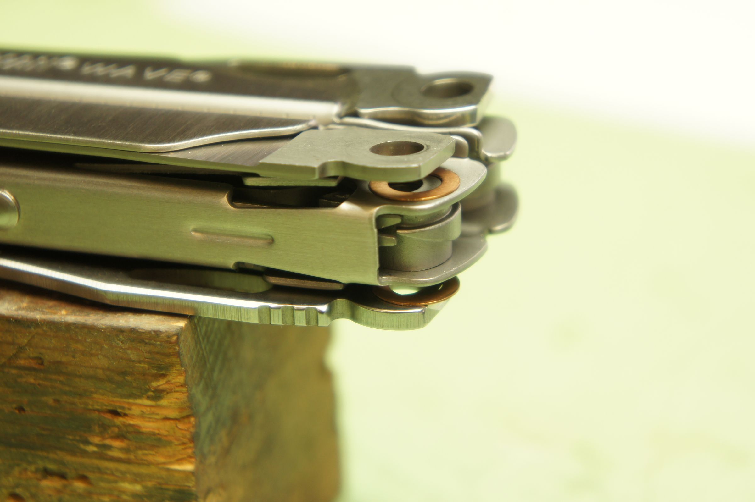 How to Take Apart and Re-assemble a Leatherman Wave : 14 Steps (with ...