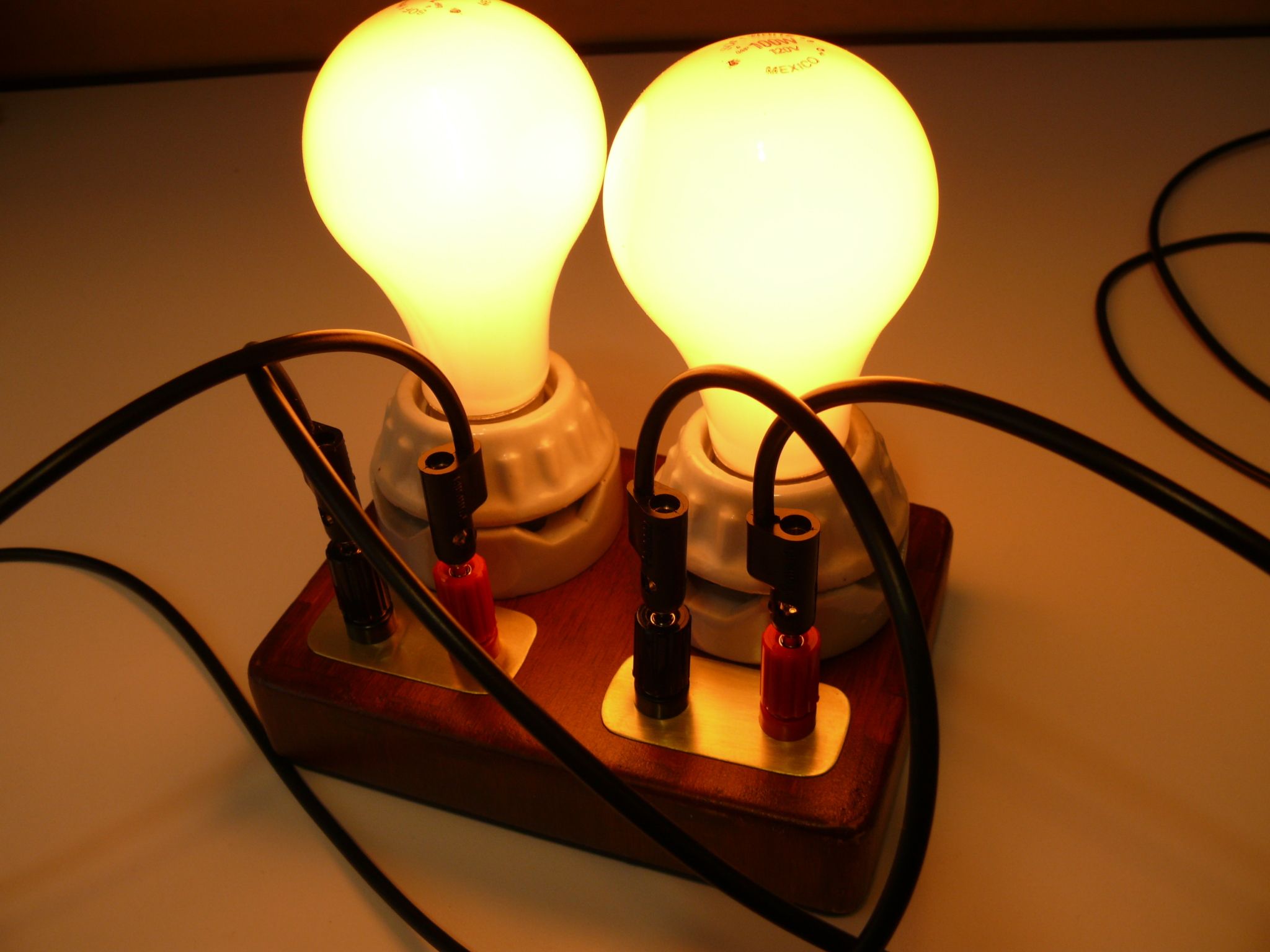 Old-World Light Bulb Load : 8 Steps (with Pictures) - Instructables