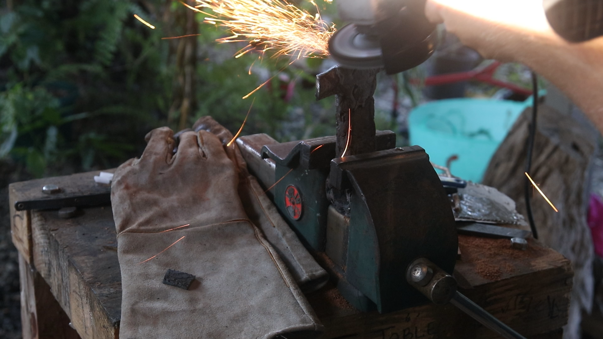 Axe Made From Bike Chain and an Old Rasp. Aka: Mad Maxe! : 13 Steps ...