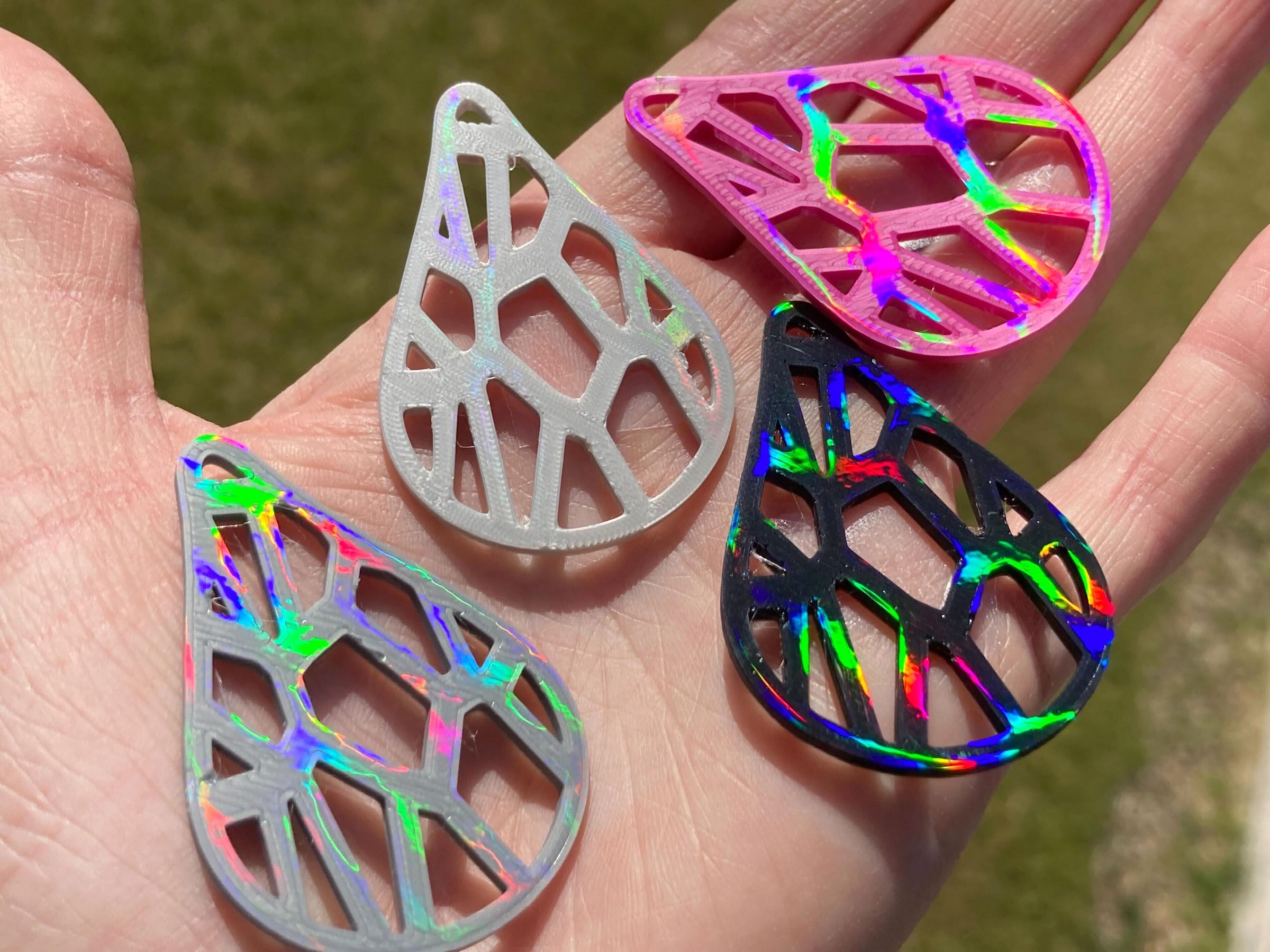 Holographic Rainbow Reflective 3D Prints - 3D Printing on Diffraction ...