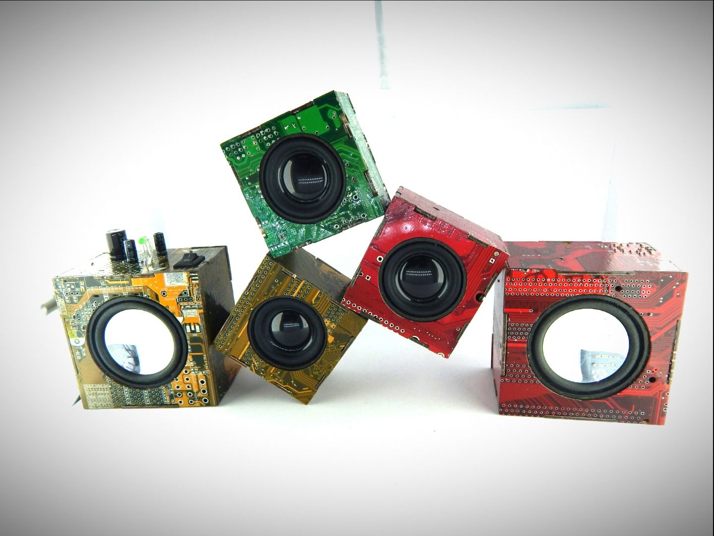 PCB Motherboard Speaker : 5 Steps (with Pictures) - Instructables