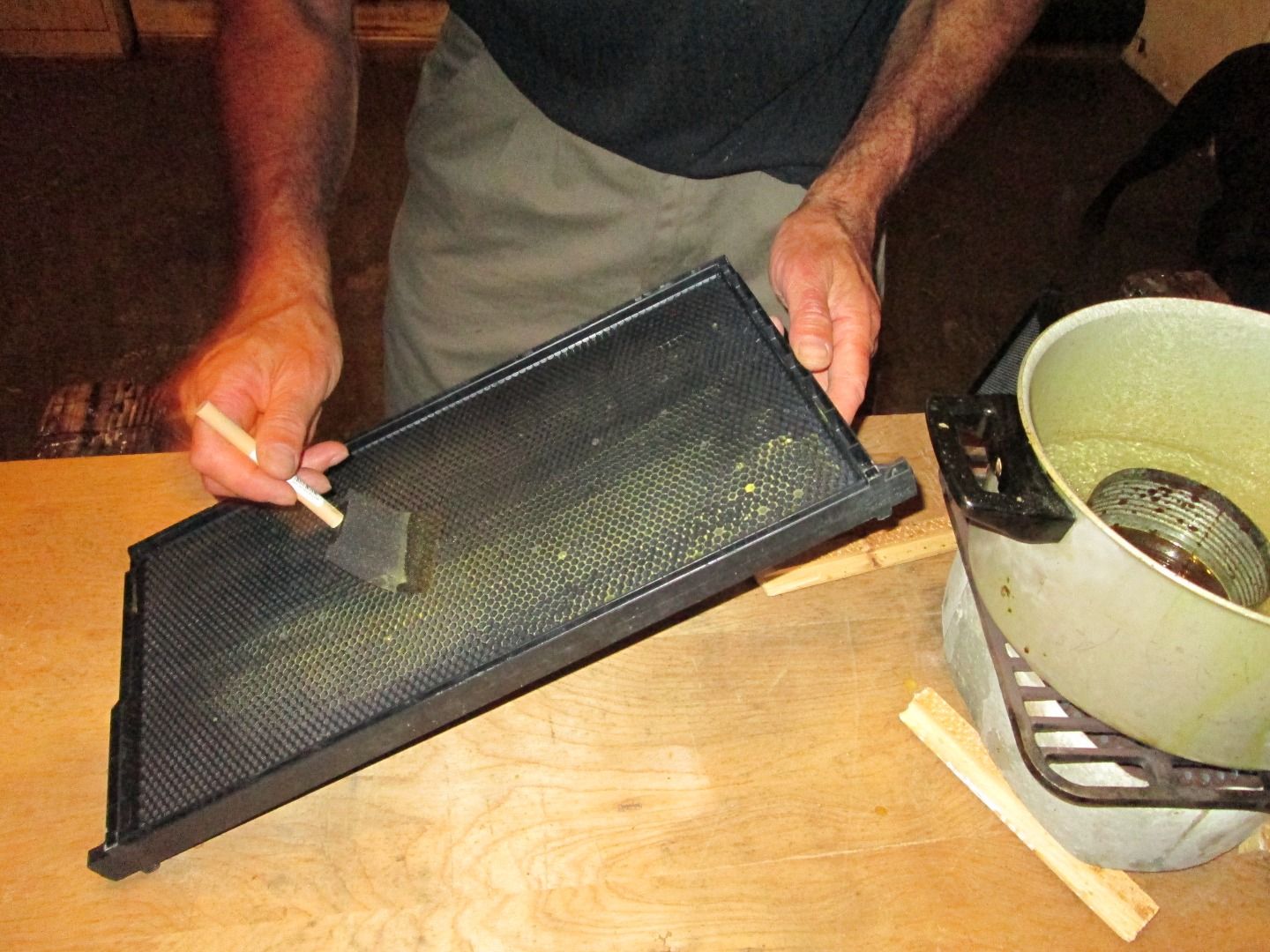 Applying Beeswax to Plastic Beehive Foundations : 4 Steps - Instructables