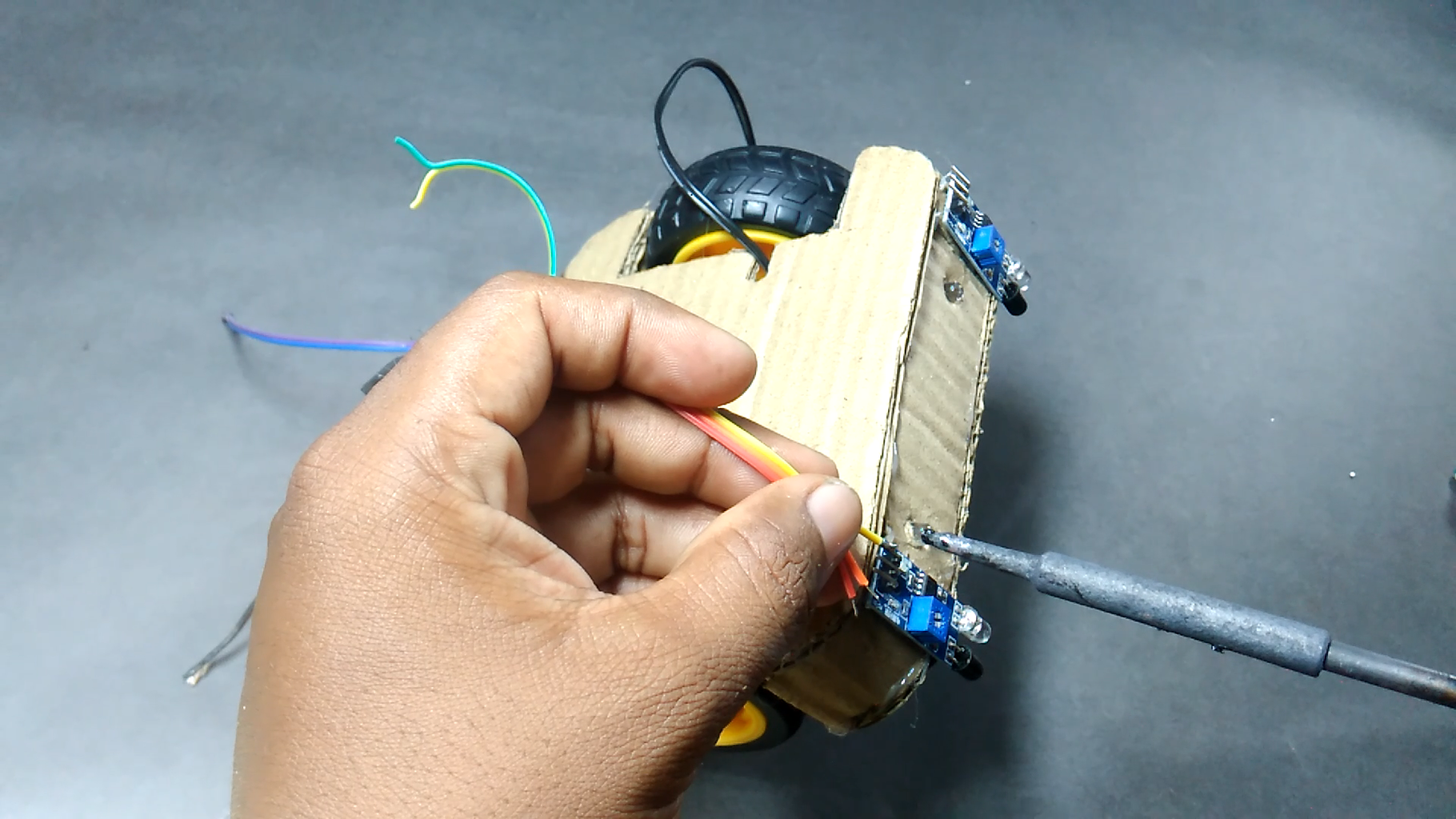 How To Make Arduino Based Edge Avoiding Robot 4 Steps Instructables