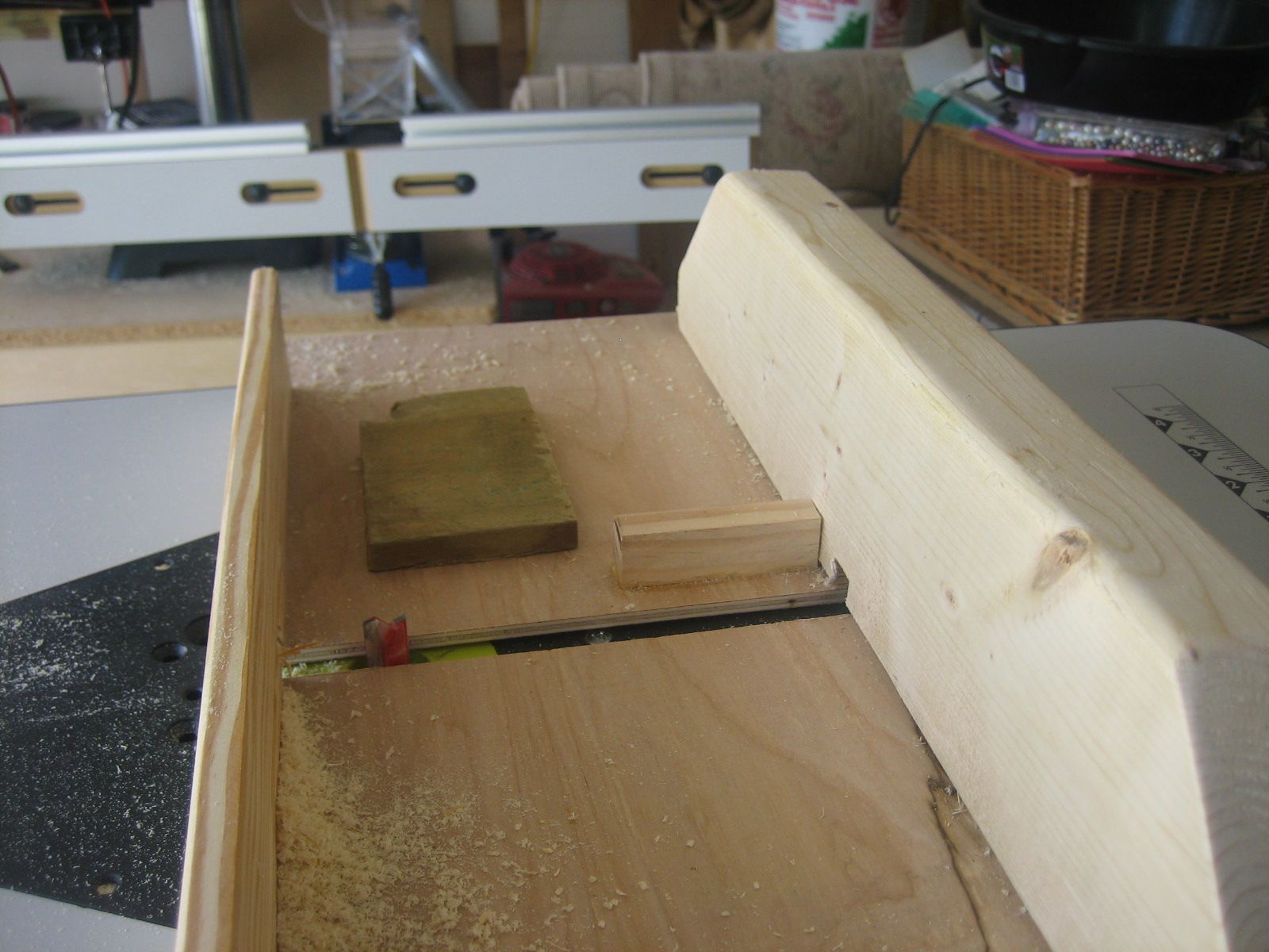 BOX JOINT JIG FOR ROUTER TABLE : 10 Steps - Instructables