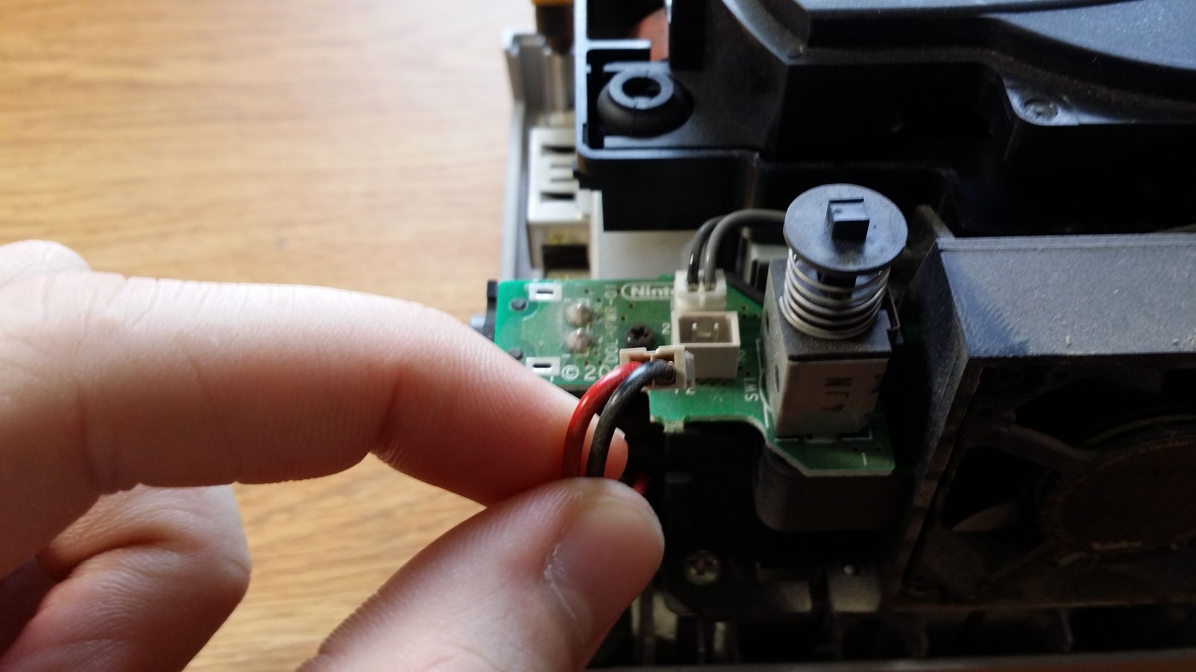 Homemade GameCube Mod-Chip : 10 Steps - Instructables