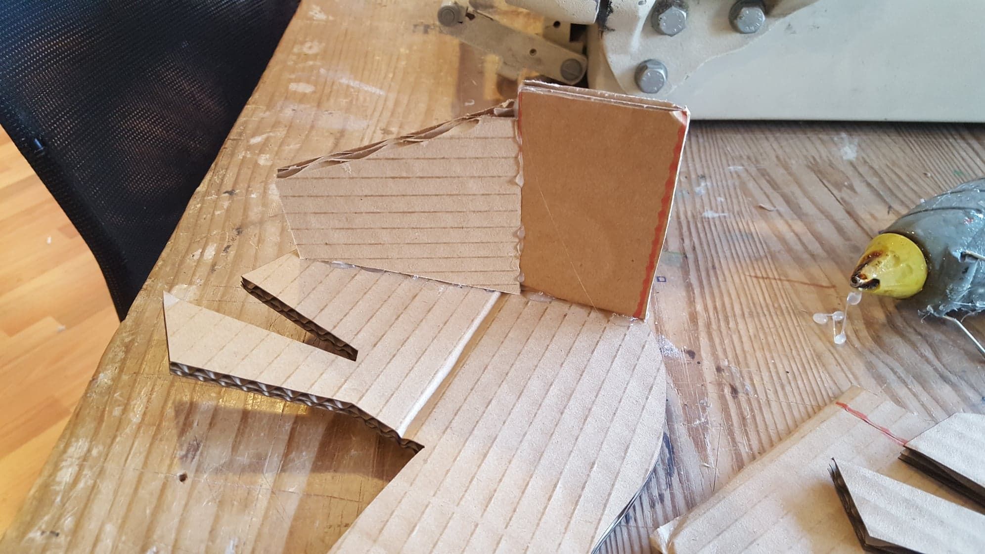 Cardboard Loot Llama Fortnite : 10 Steps (with Pictures) - Instructables