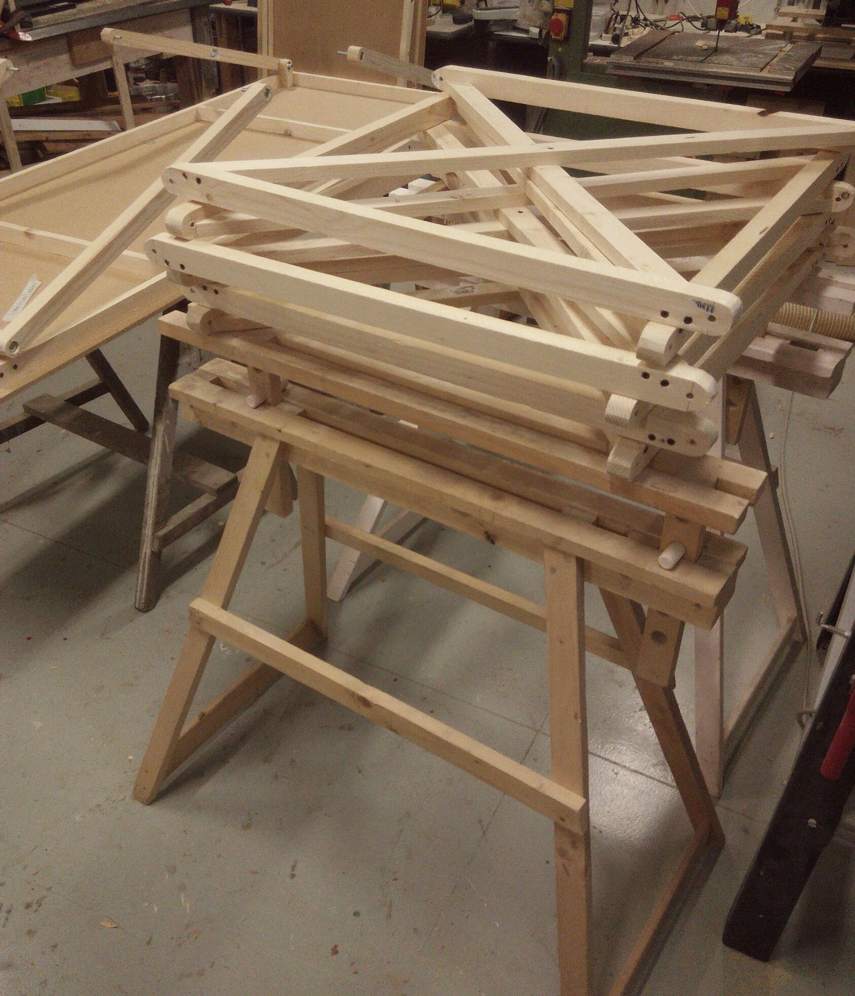 A Folding and Steady Work Bench : 10 Steps (with Pictures) - Instructables