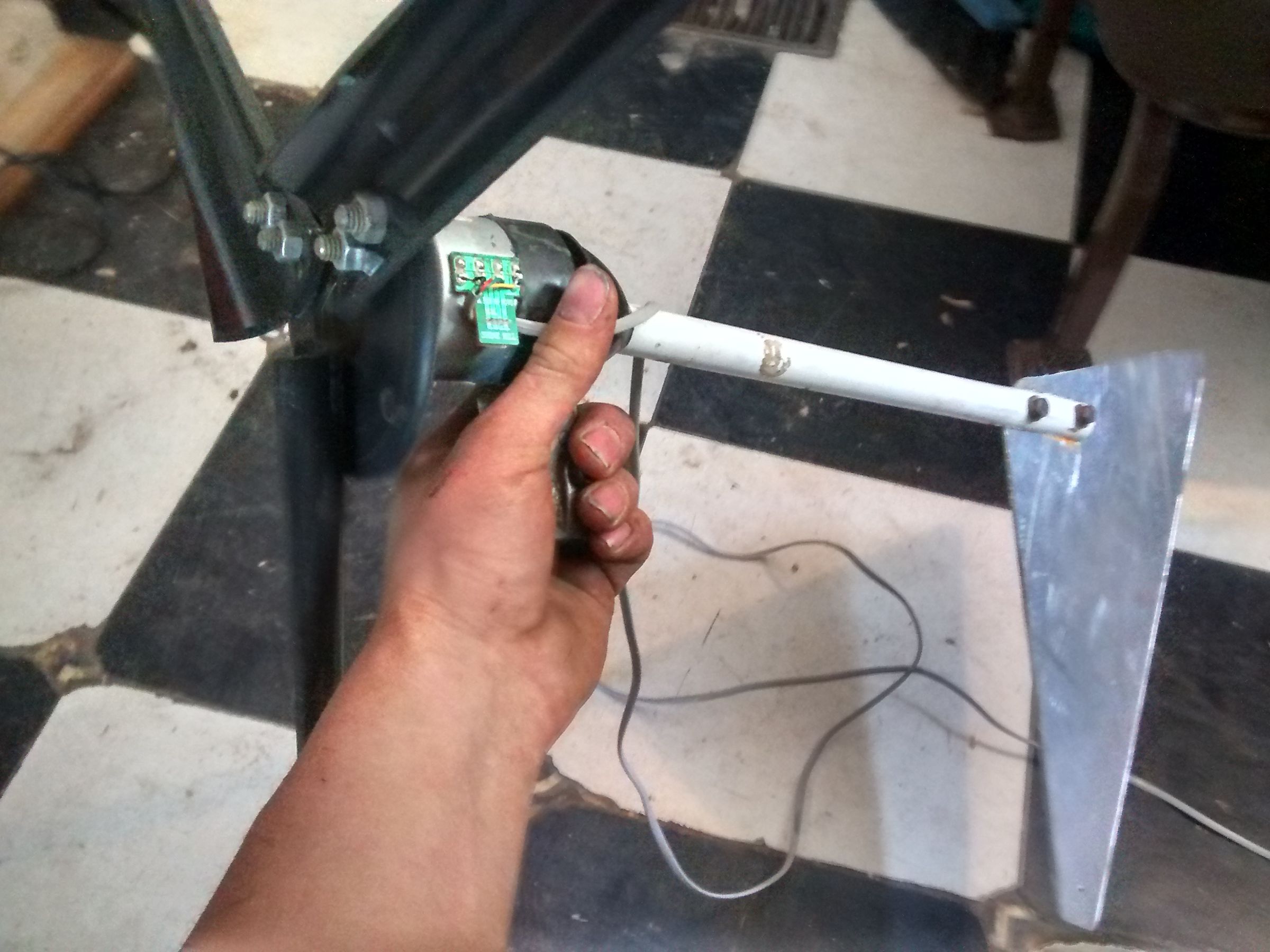 Design a Wind Turbine From Trash : 7 Steps - Instructables