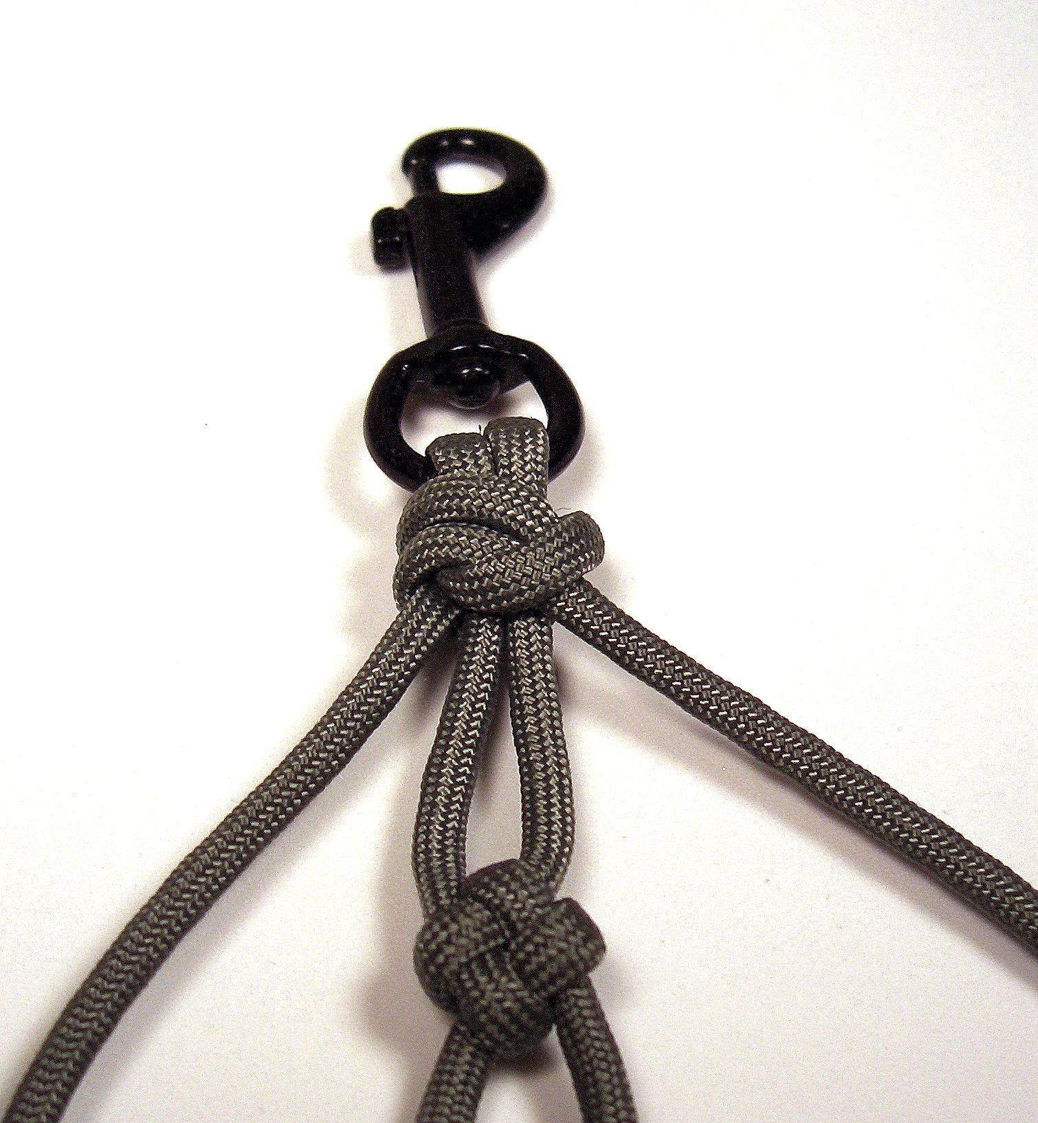 Cross Knot Paracord Lanyard : 13 Steps (with Pictures) - Instructables