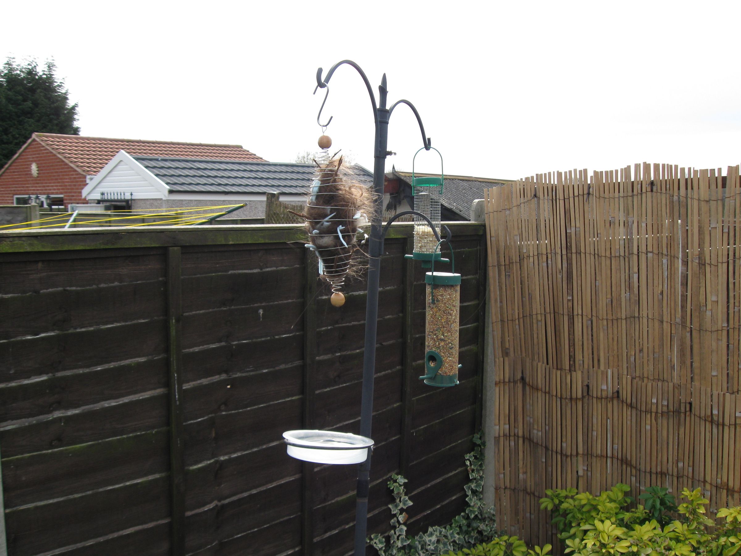 Make a Nesting Material Dispenser : 8 Steps (with Pictures) - Instructables