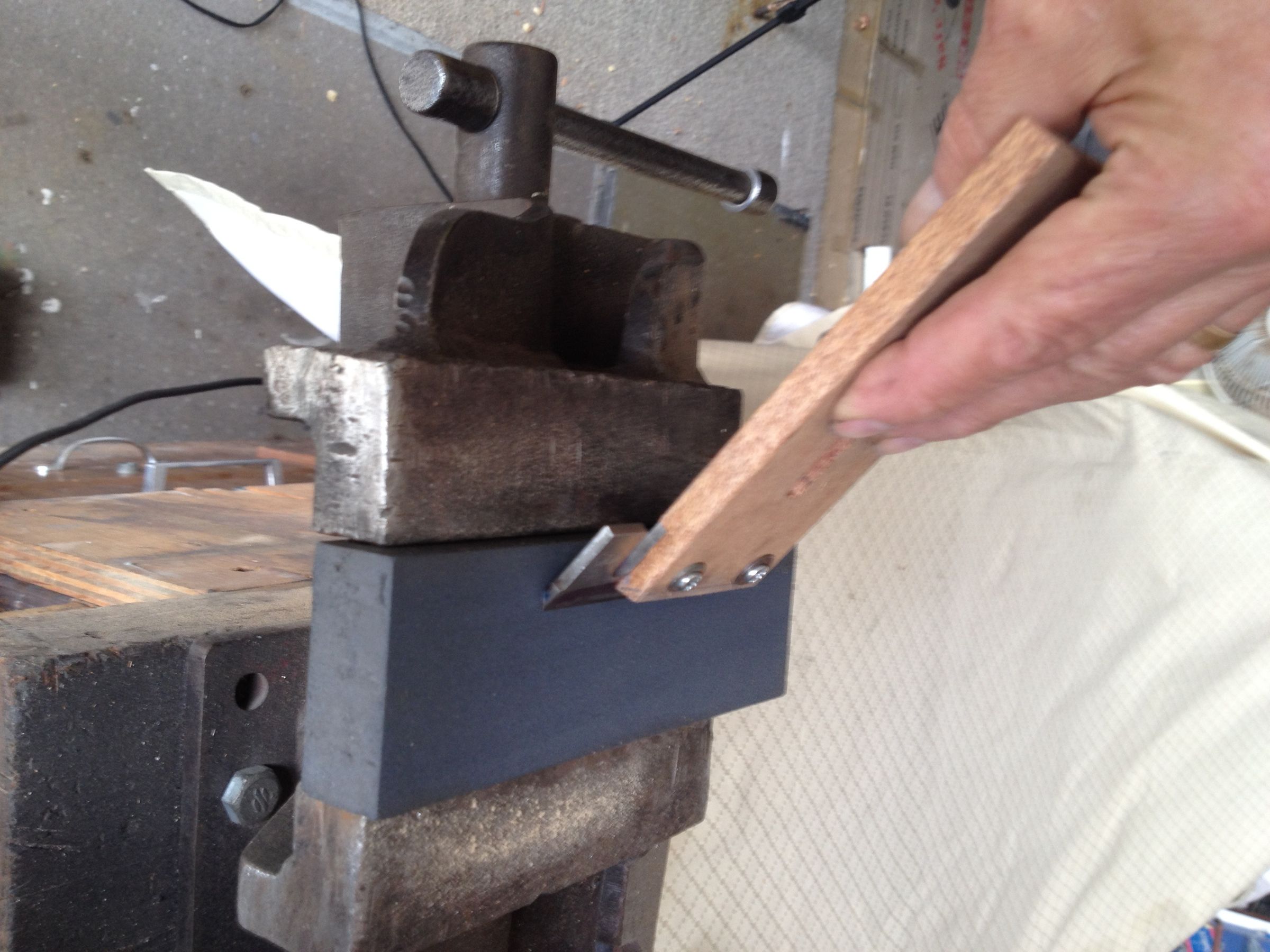 Plane Blade Regrinding Jig : 7 Steps (with Pictures) - Instructables