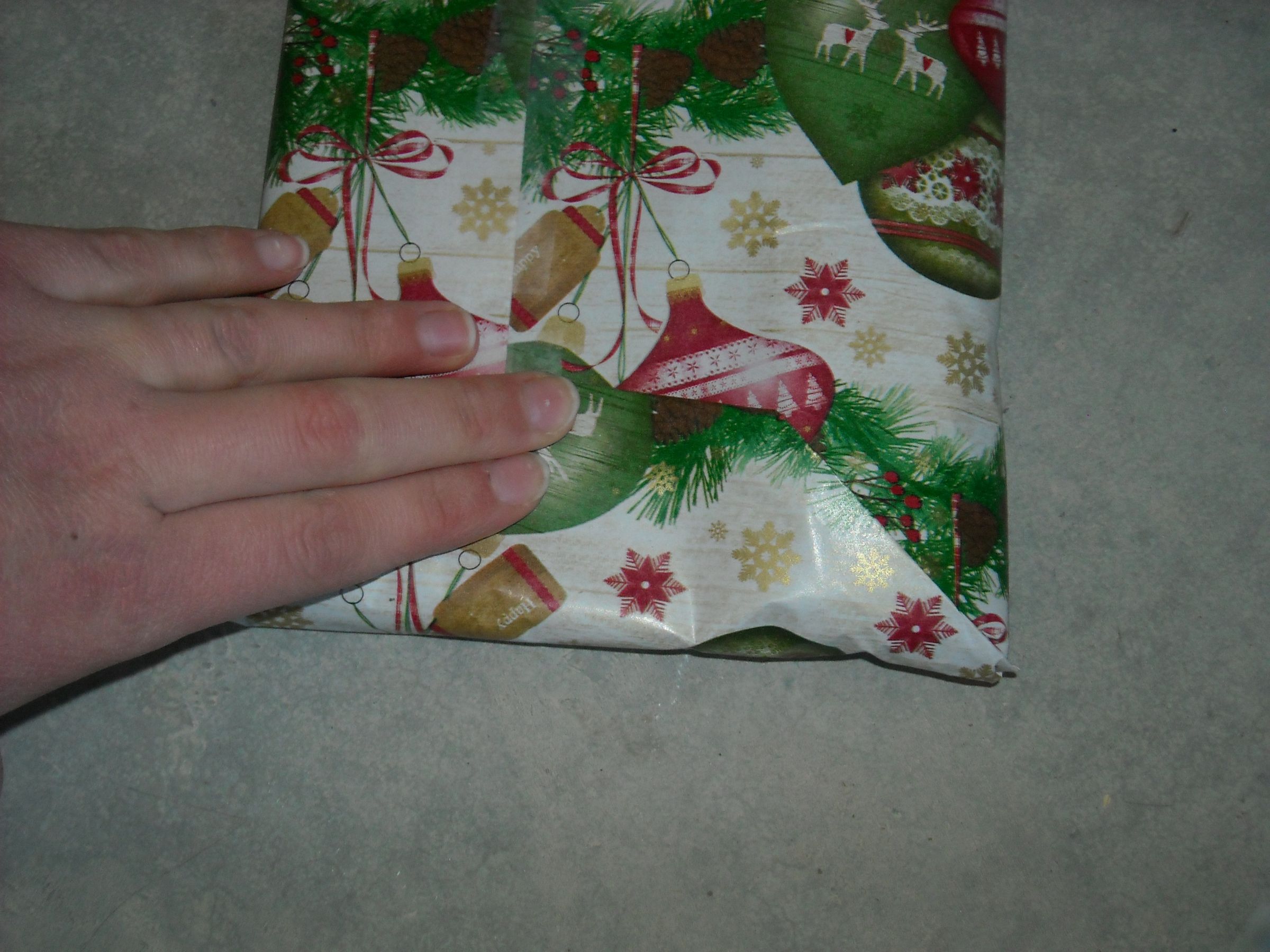 How to Wrap a Flat Gift : 5 Steps - Instructables