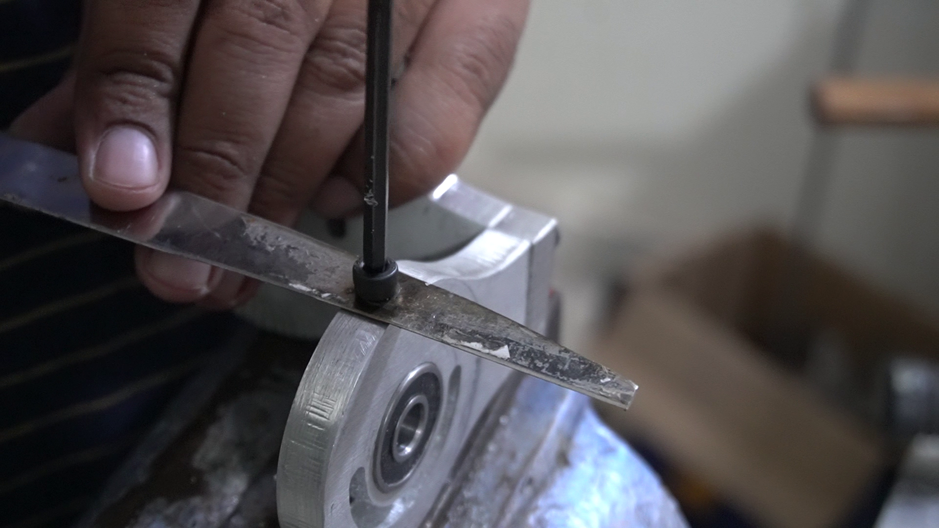 Multipurpose Sharpening Jig for V-Bits, Drill Bits and Graver : 21 ...