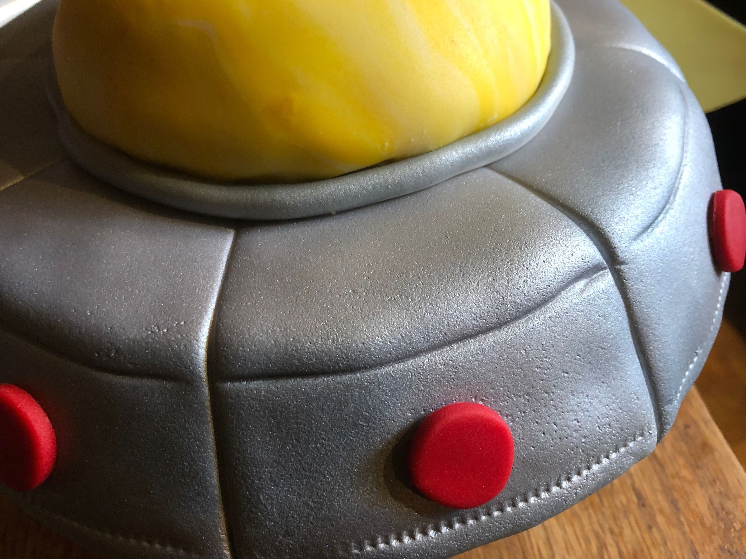 UFO Cow Abduction Cake : 10 Steps (with Pictures) - Instructables