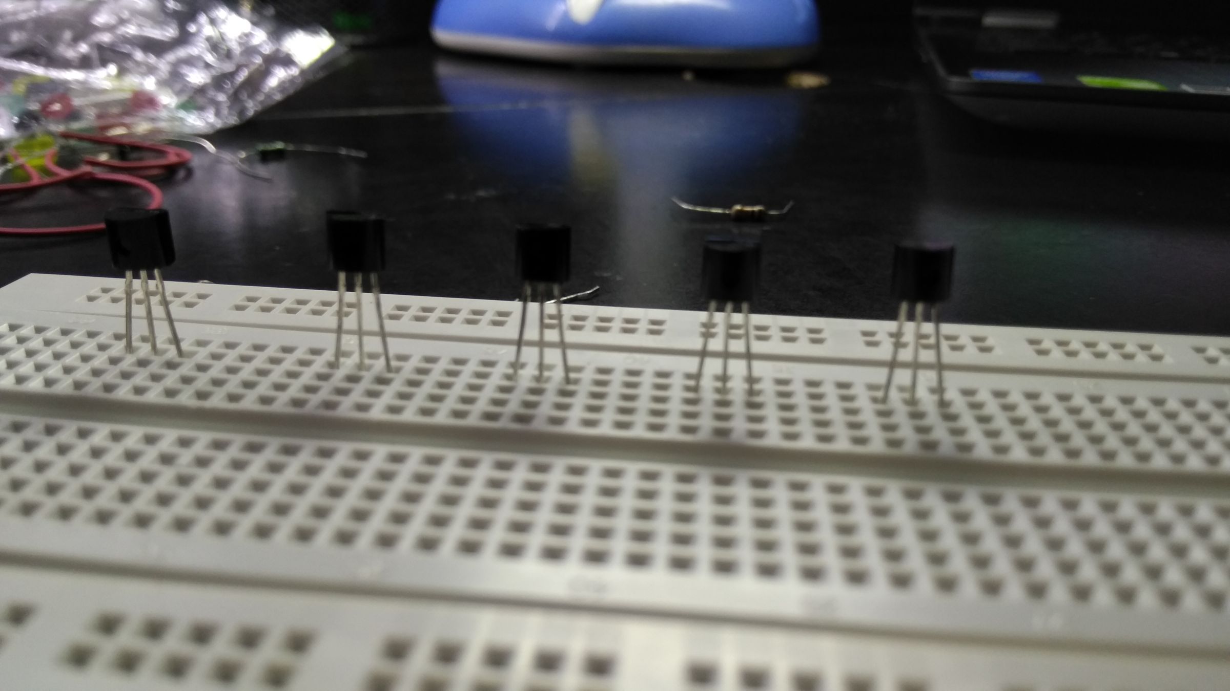 5 LED CHASER USING a TRANSISTOR : 7 Steps (with Pictures) - Instructables