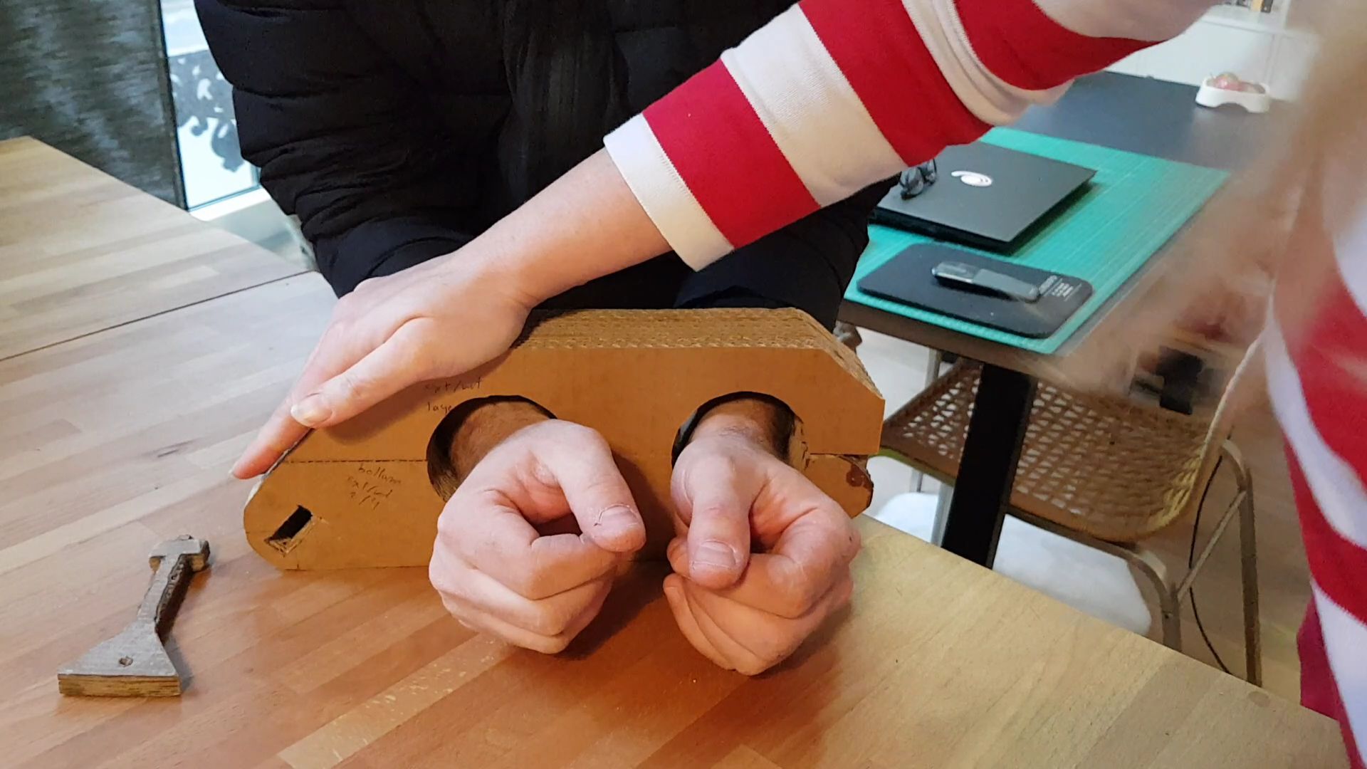 DIY Working Cardboard Handcuffs : 6 Steps (with Pictures) - Instructables