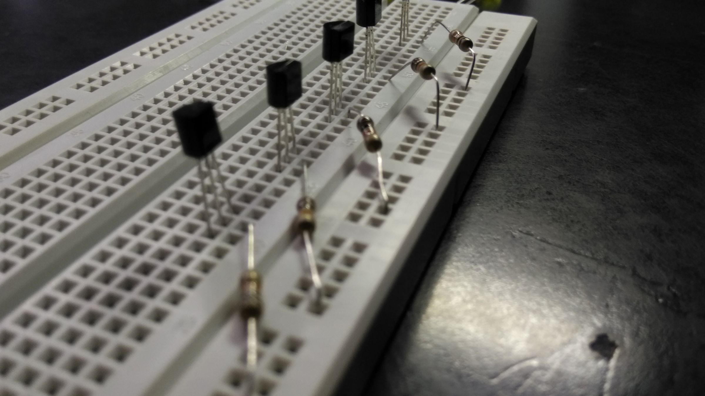 5 LED CHASER USING a TRANSISTOR : 7 Steps (with Pictures) - Instructables