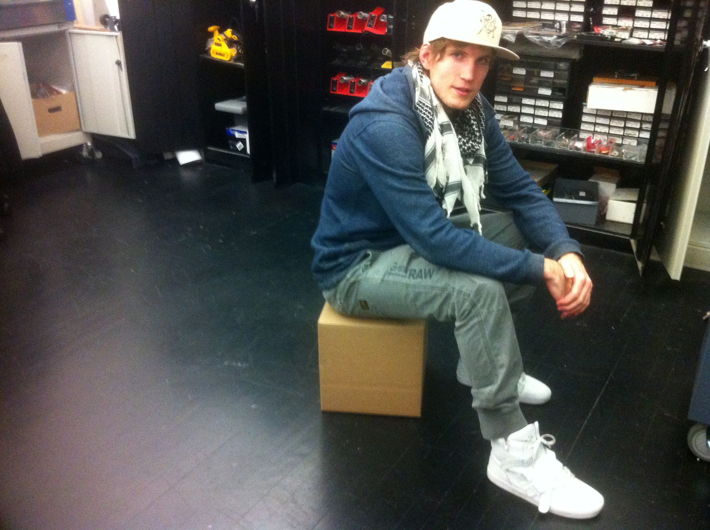 CubeChair (A Portable Cardboard Box Chair) - Instructables