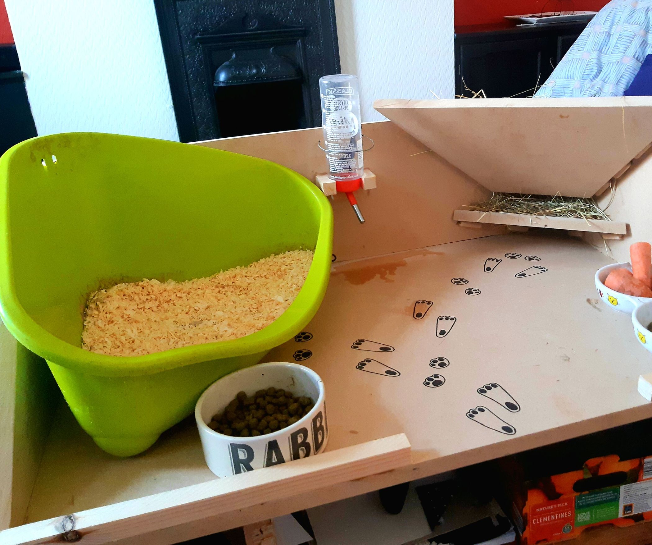 Easyclean Rabbit Feed/litter Station : 3 Steps - Instructables
