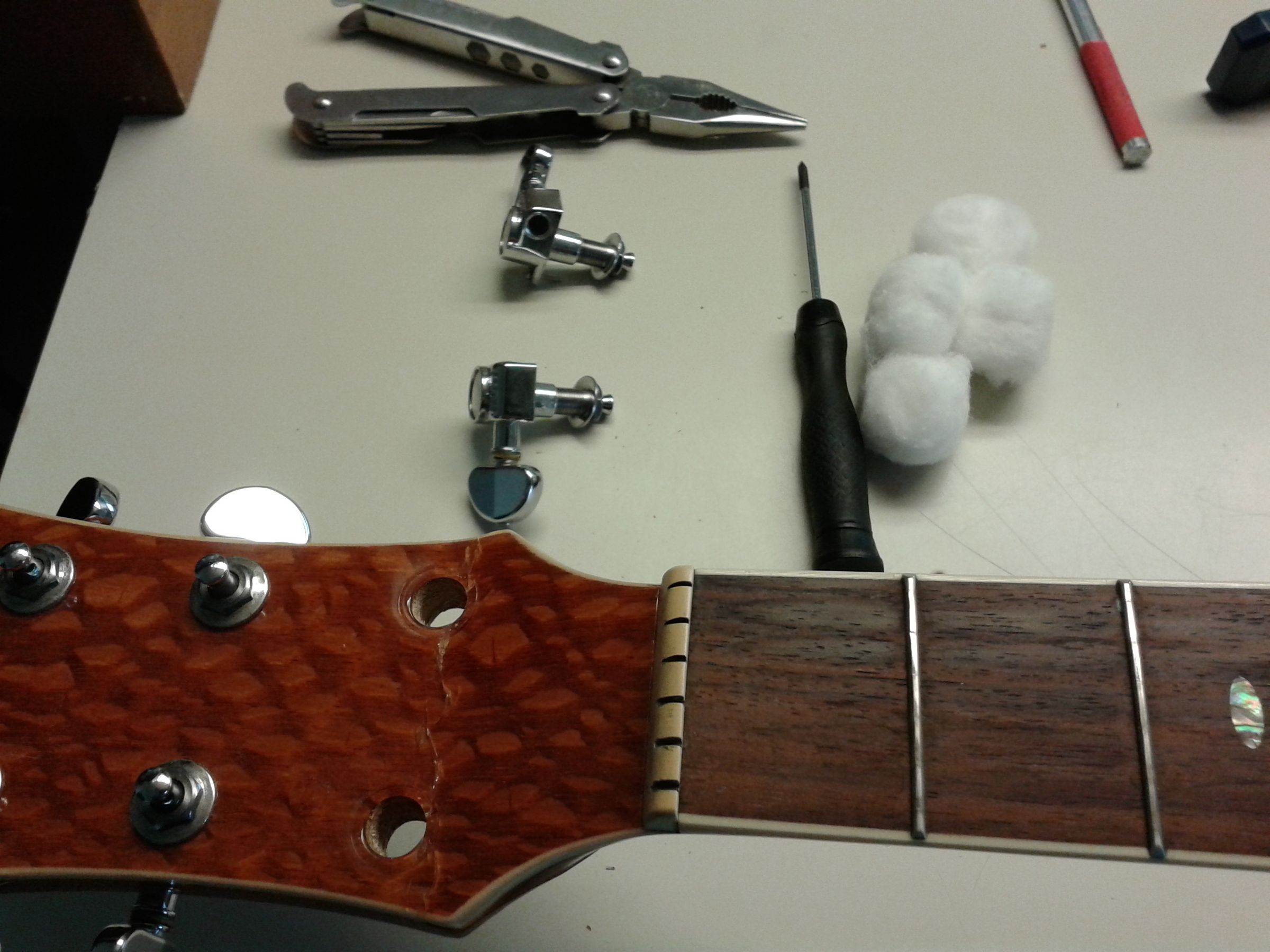 How to Fix a Broken Acoustic Guitar Head : 4 Steps (with Pictures ...
