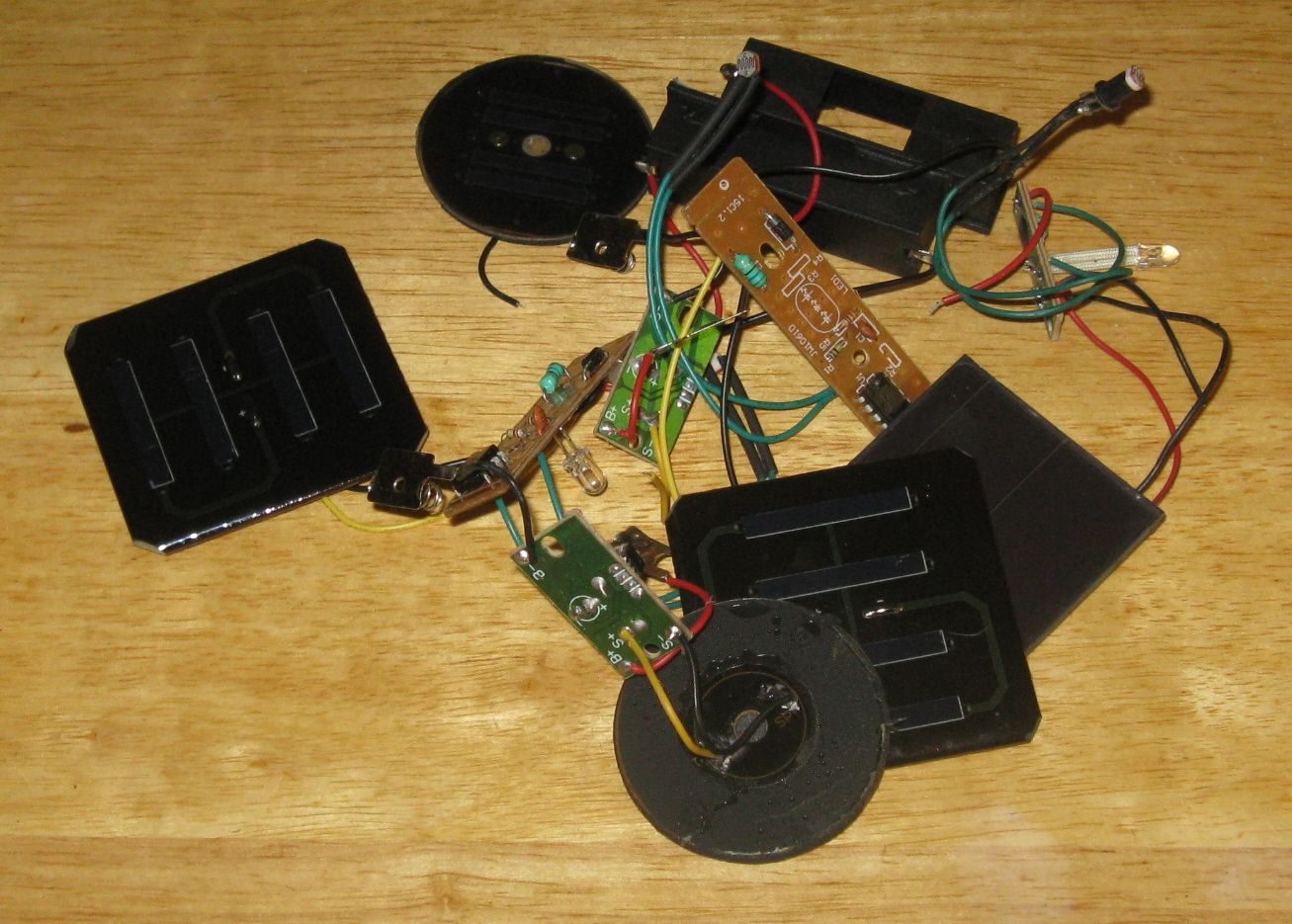 Simple Solar Circuits : 11 Steps (with Pictures) - Instructables