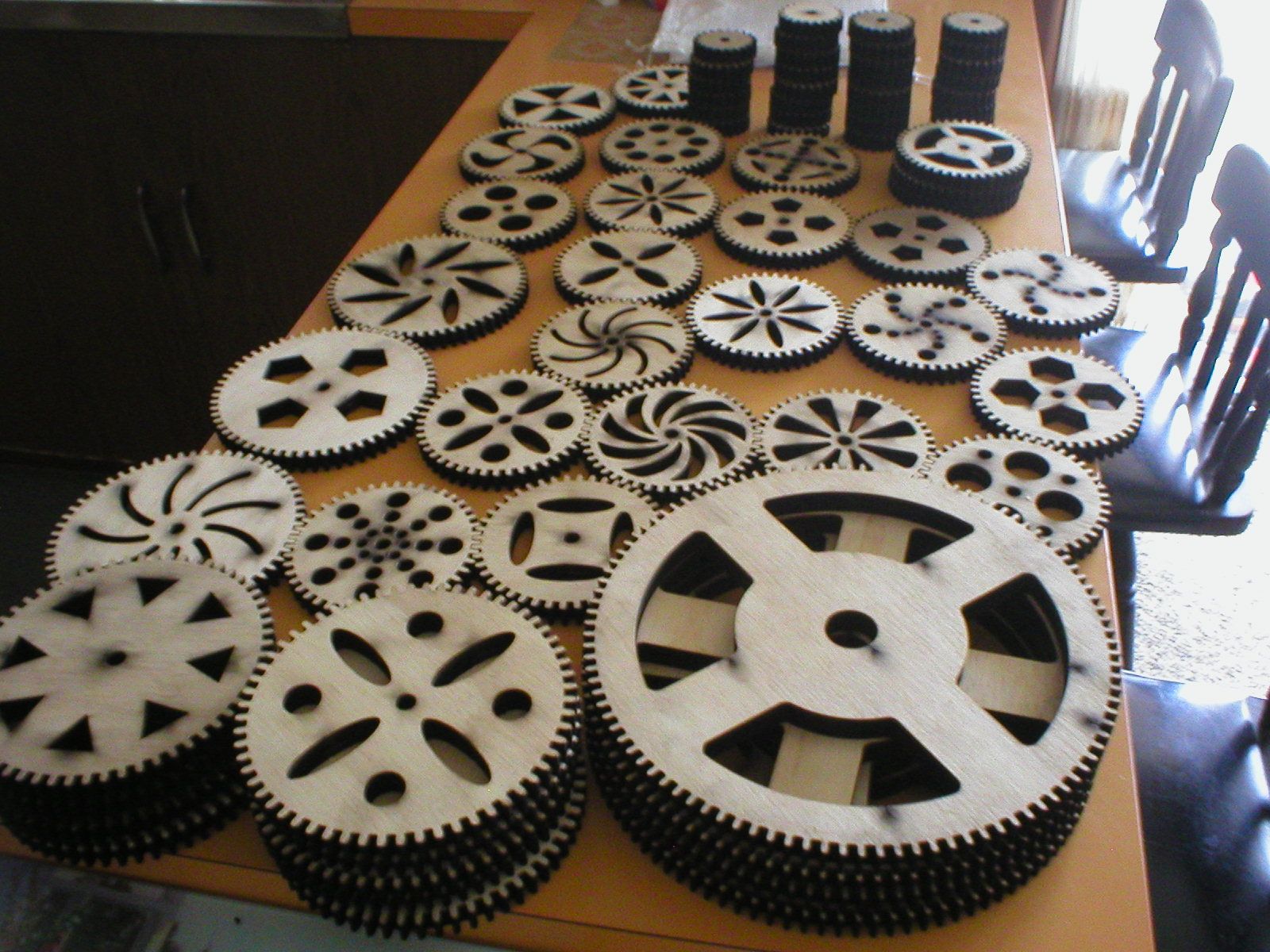 Kinetic Wall Sculptures - Dizzy. : 3 Steps - Instructables