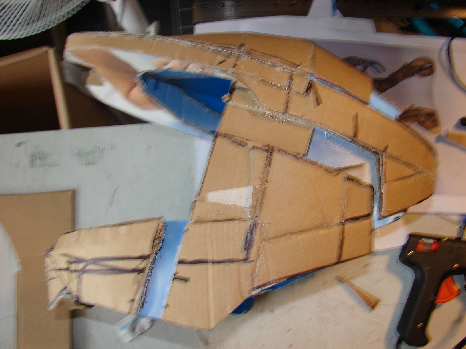 Cardboard/Fiberglass Halo 3 Inspired Master Chief Costume : 15 Steps ...