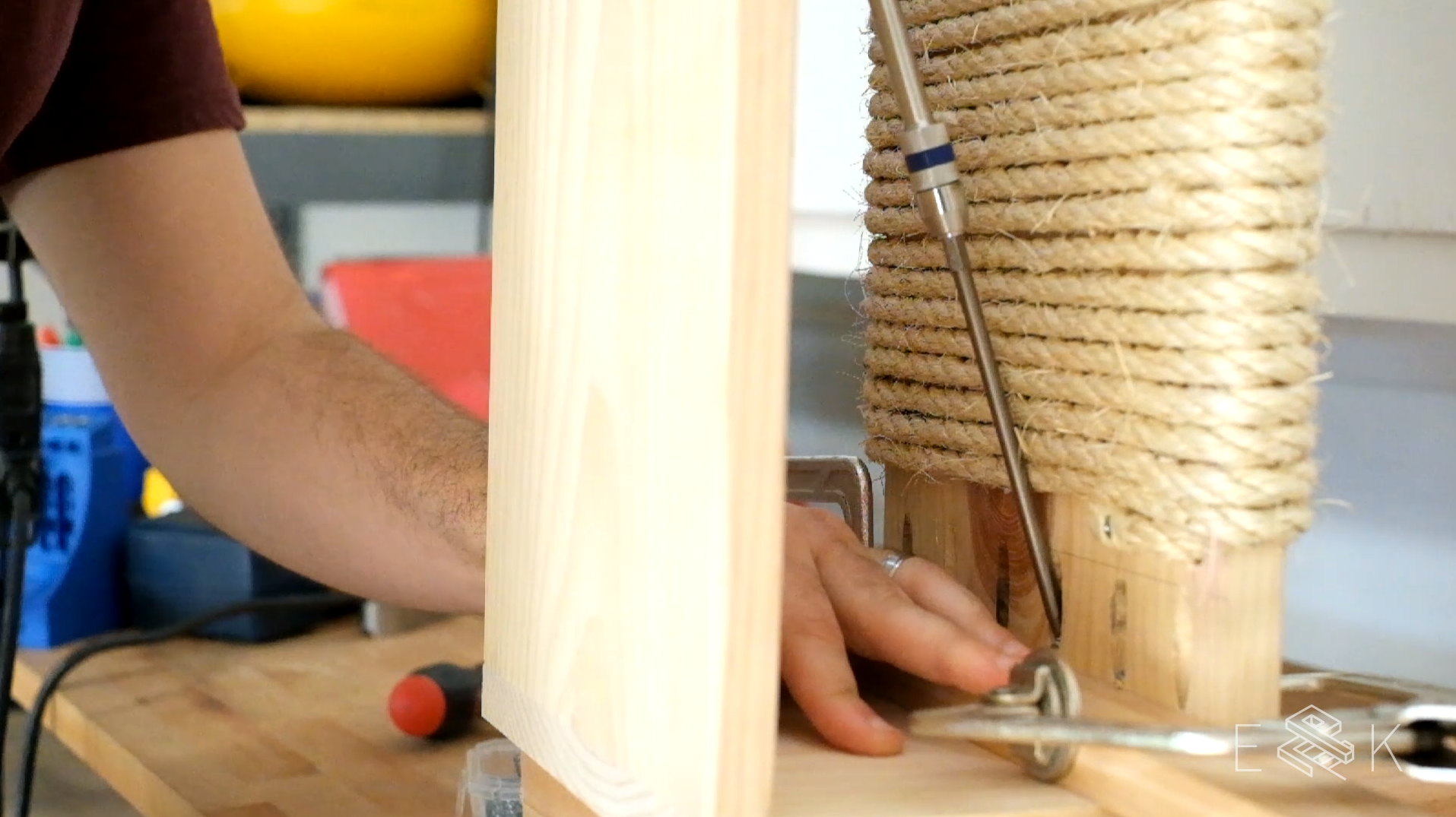 DIY Modern Cat Scratching Post : 8 Steps (with Pictures) - Instructables