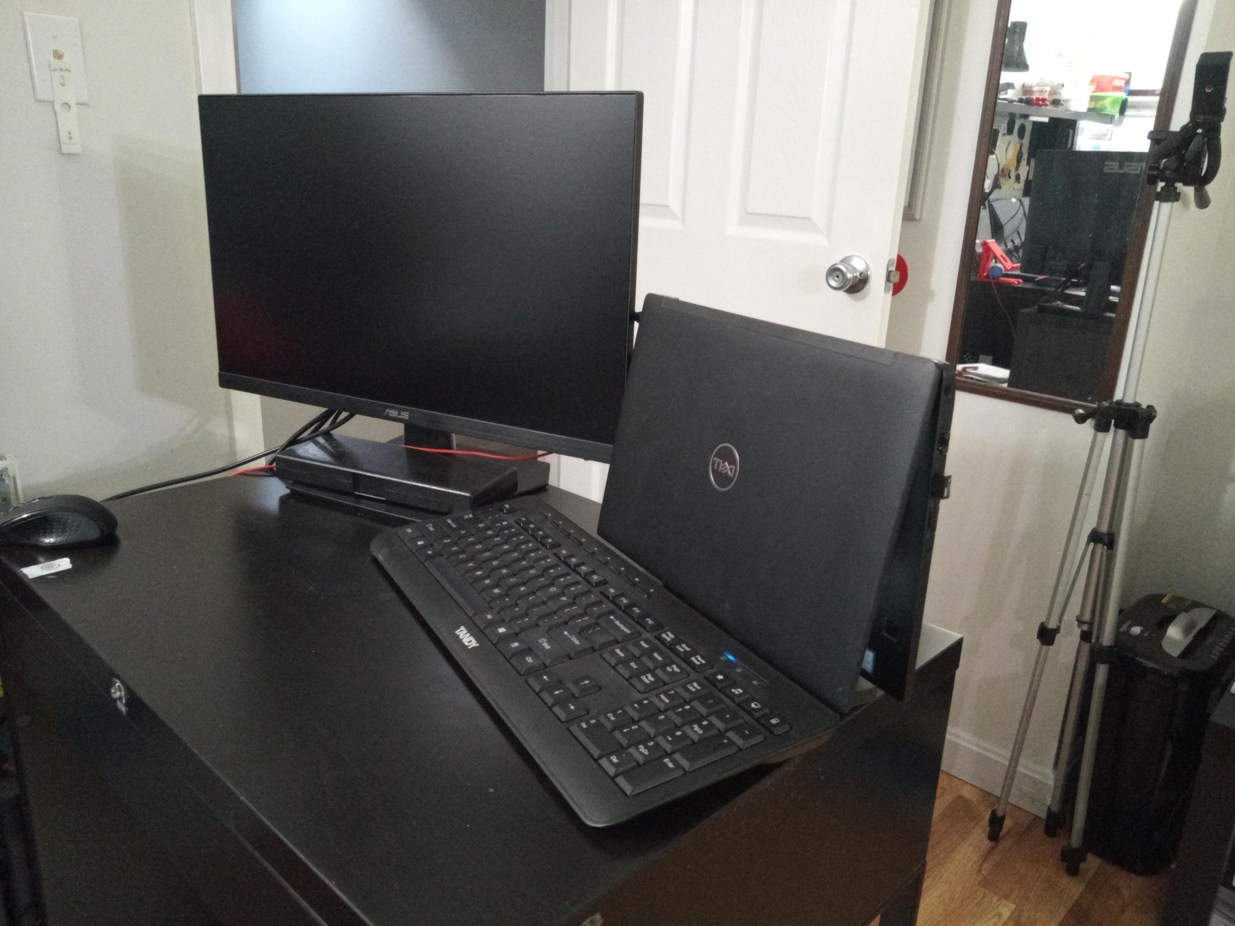 Space Saver Laptop Dock for IKEA Office Desks : 4 Steps - Instructables