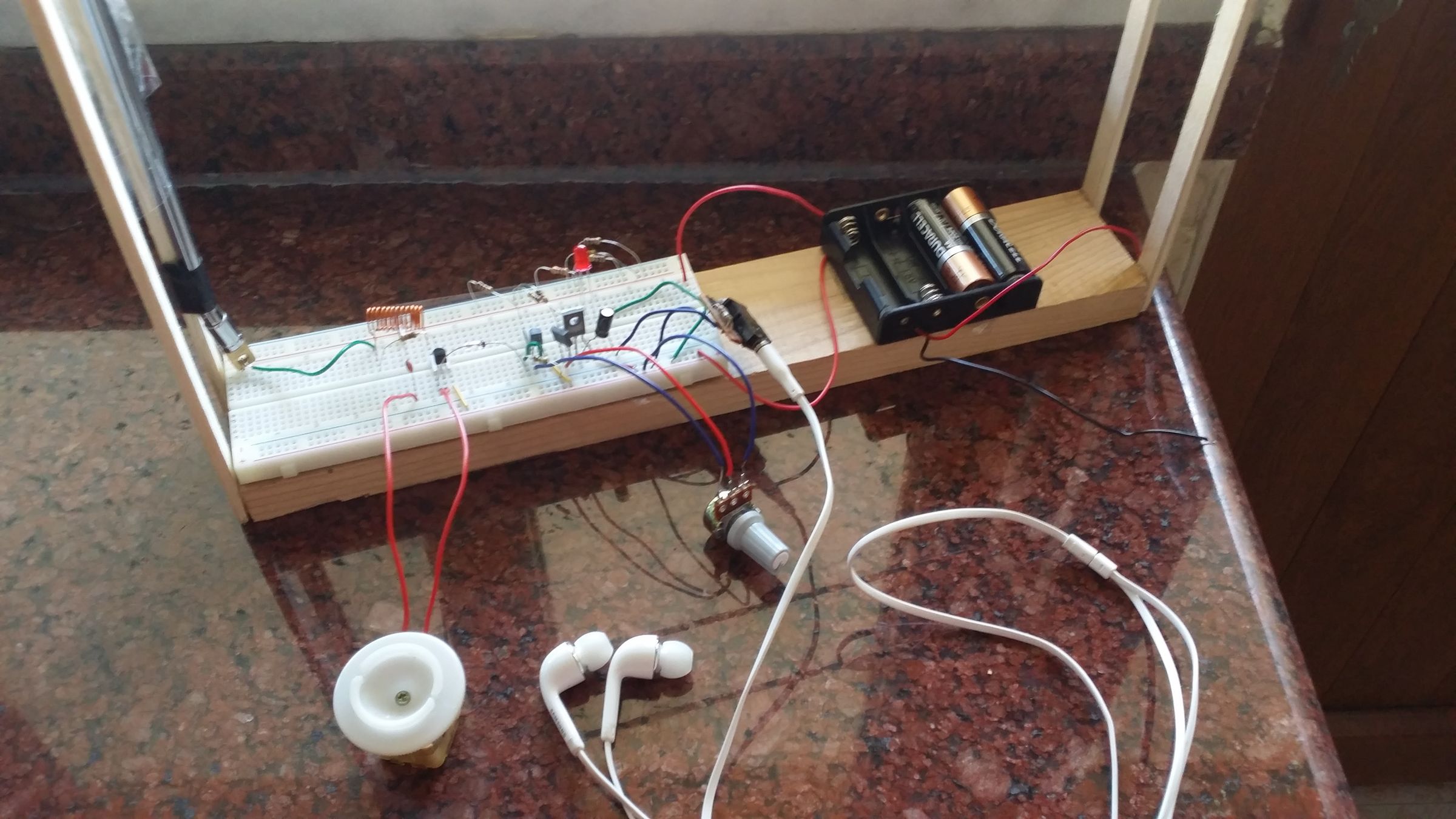 Simple FM Radio (sure Works!) : 6 Steps (with Pictures) - Instructables