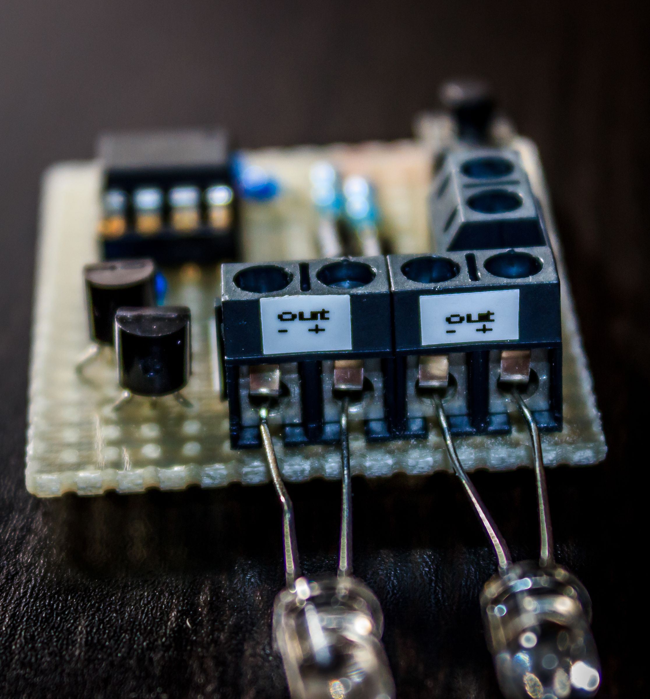 Attiny25/45/85 Police Light, With Arduino! : 9 Steps - Instructables